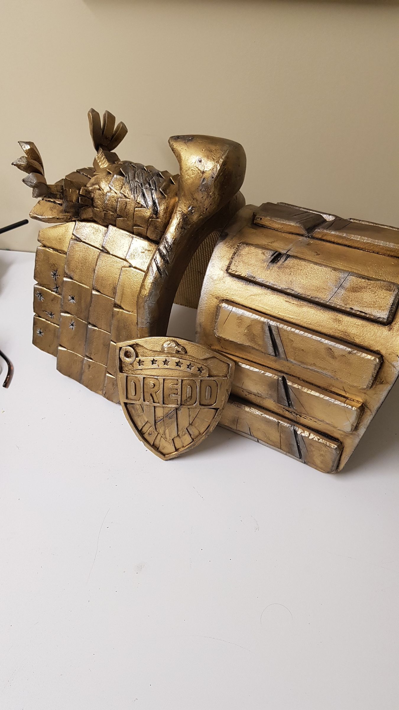 Judge Dredd Shoulder Armour : 3 Steps - Instructables