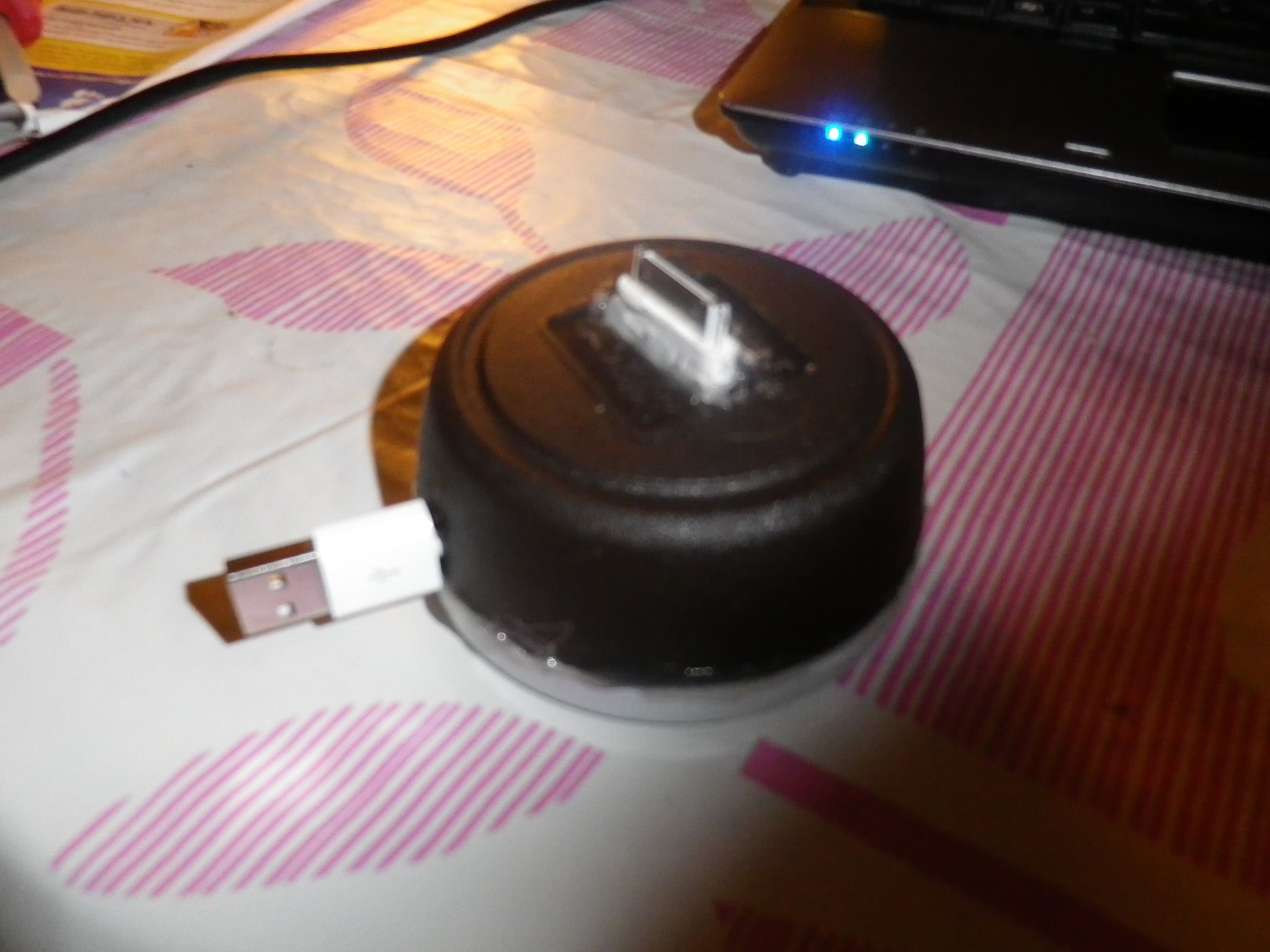 How to Create Ipod Touch/iphone Dock Easy : 3 Steps - Instructables