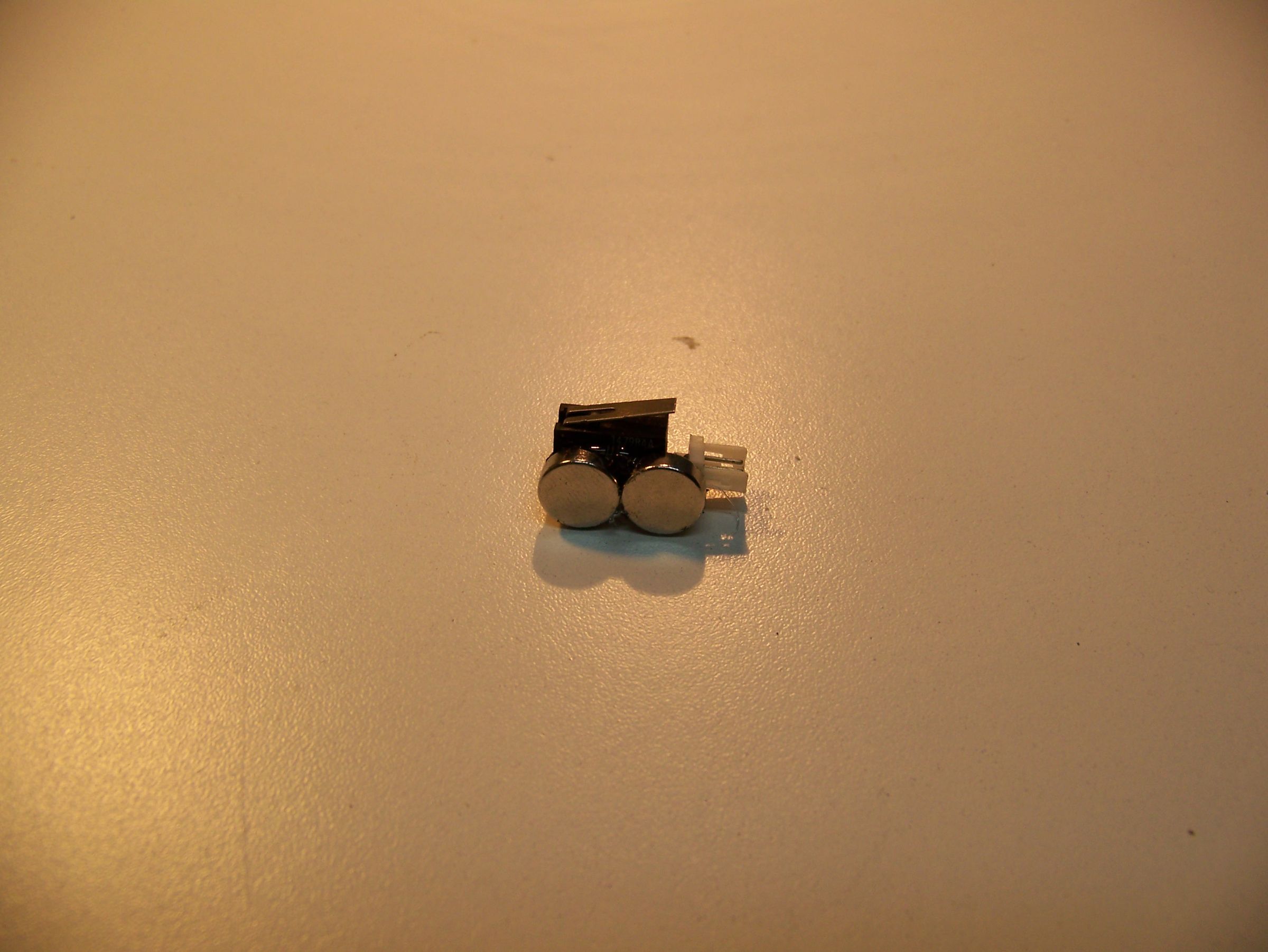 Magnetic Locker Lights! : 9 Steps (with Pictures) - Instructables