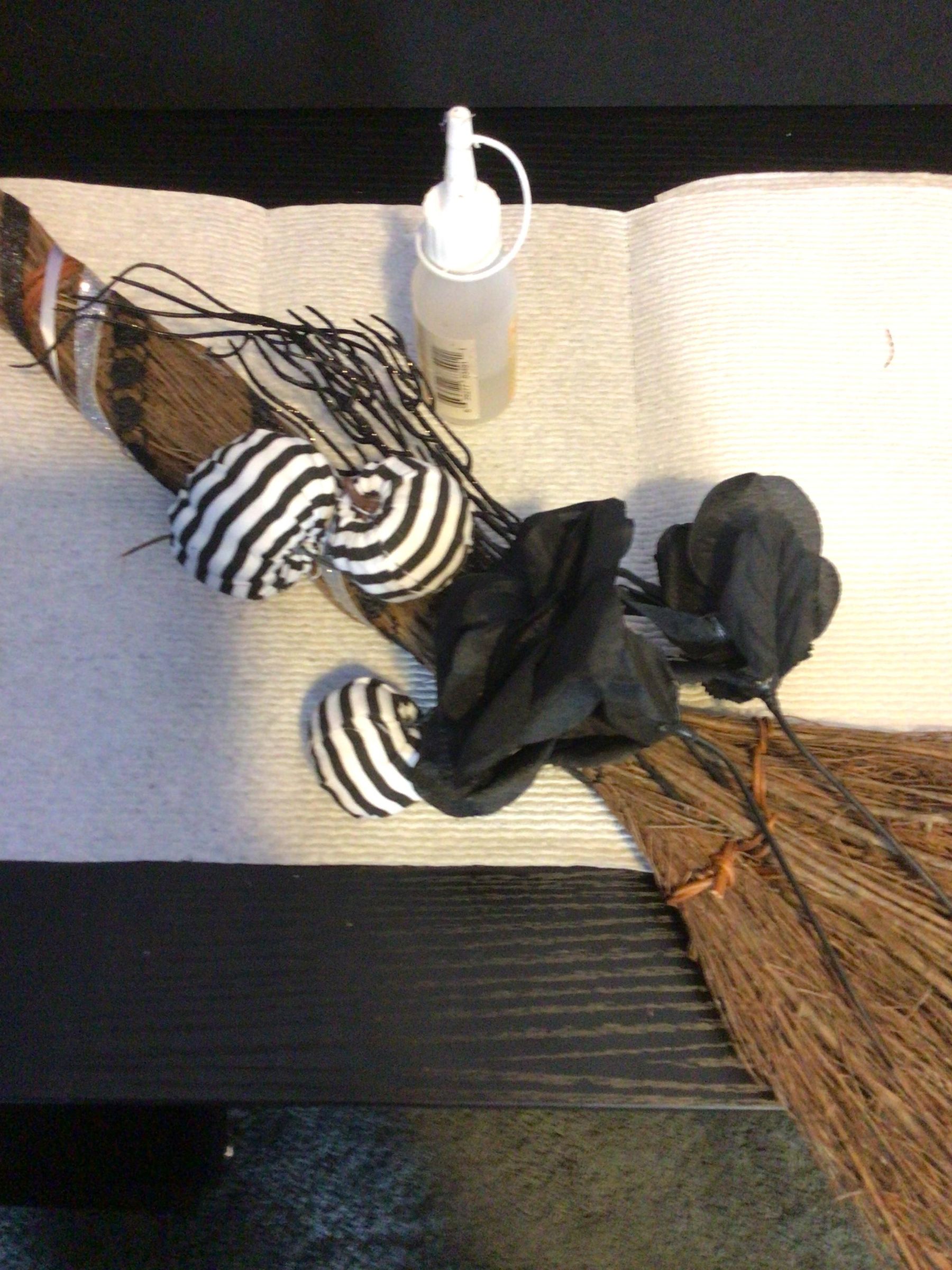 Halloween Broom Decoration : 5 Steps - Instructables