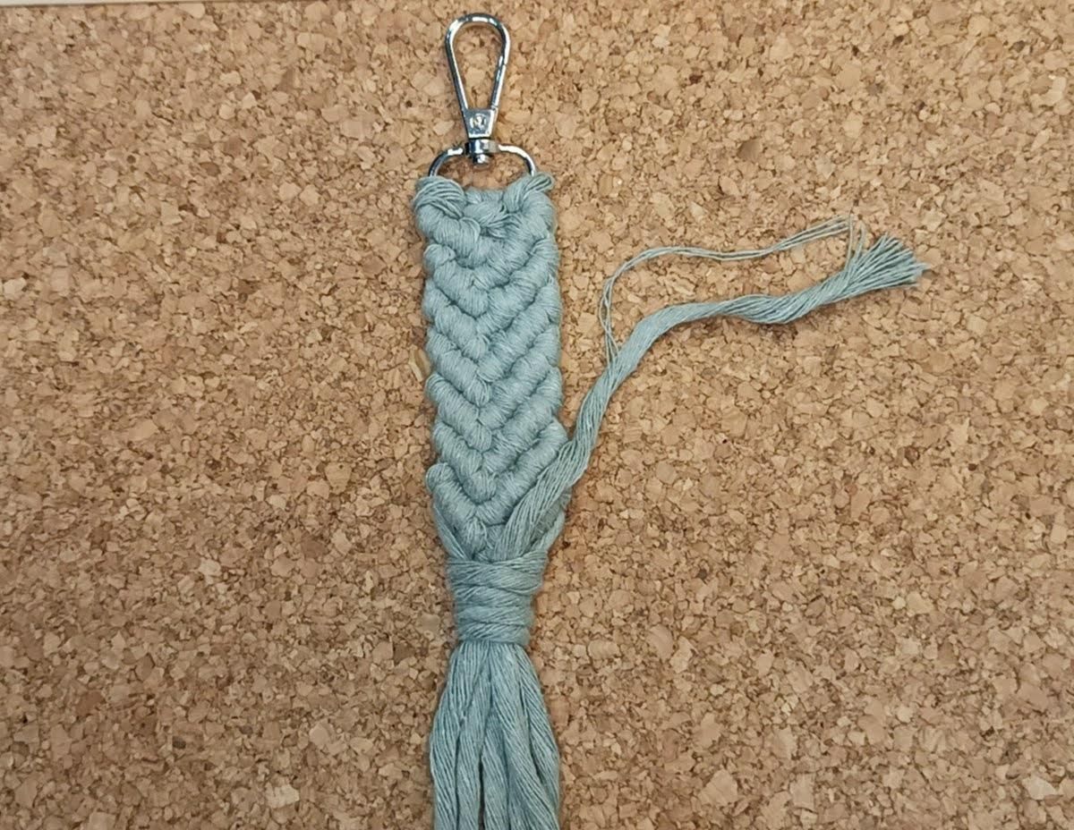 How to Make a Macrame Wristlet Keychain? Step by Step Tutorial for Beginners : 6 Steps (with ...