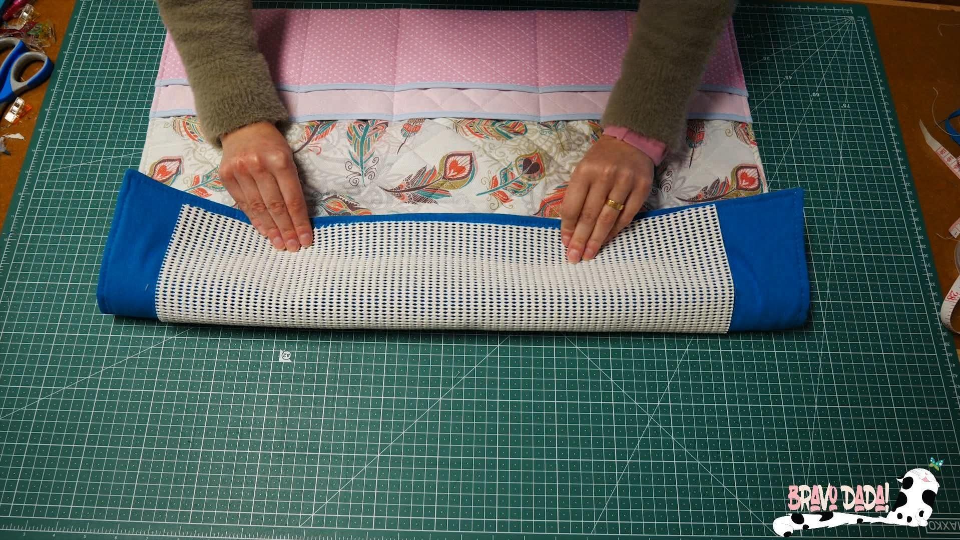 DIY How to Make a Quilted Sewing Machine Mat With Pockets and Thread ...