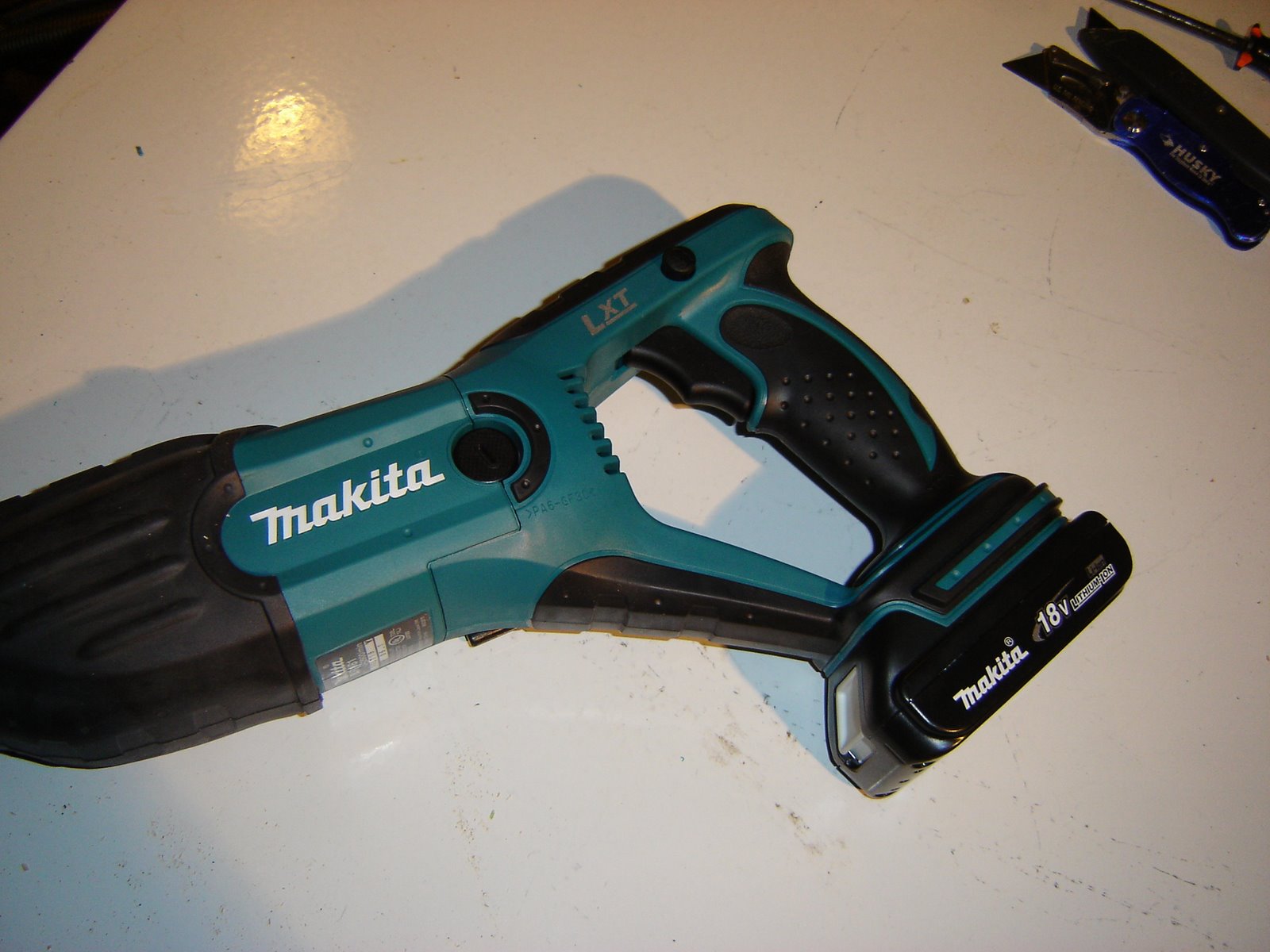 How to Fit the Makita LCT Battery Onto Your LXT Cordless Tools : 4 ...