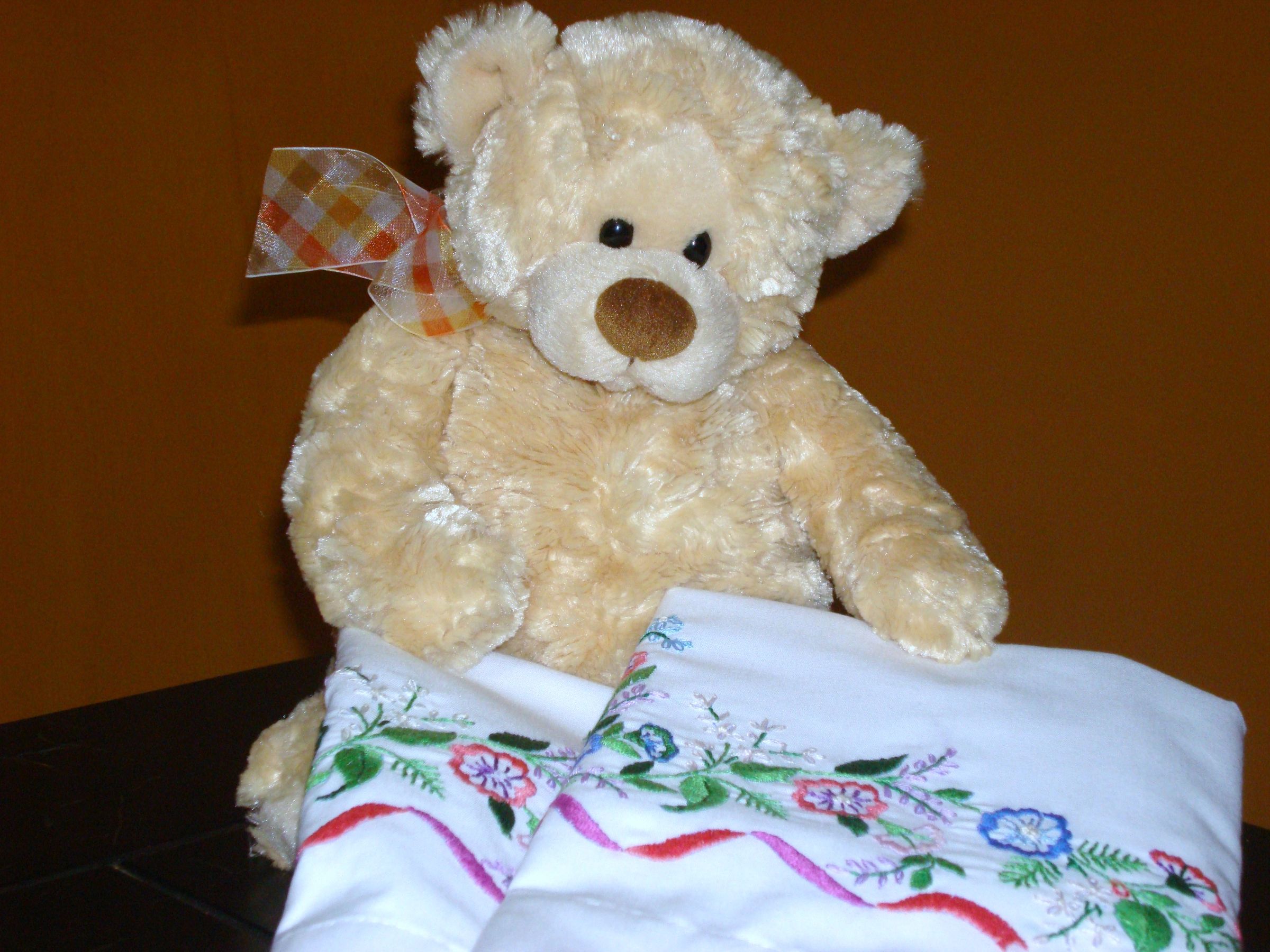 Embroidered Pillowcases : 8 Steps (with Pictures) - Instructables