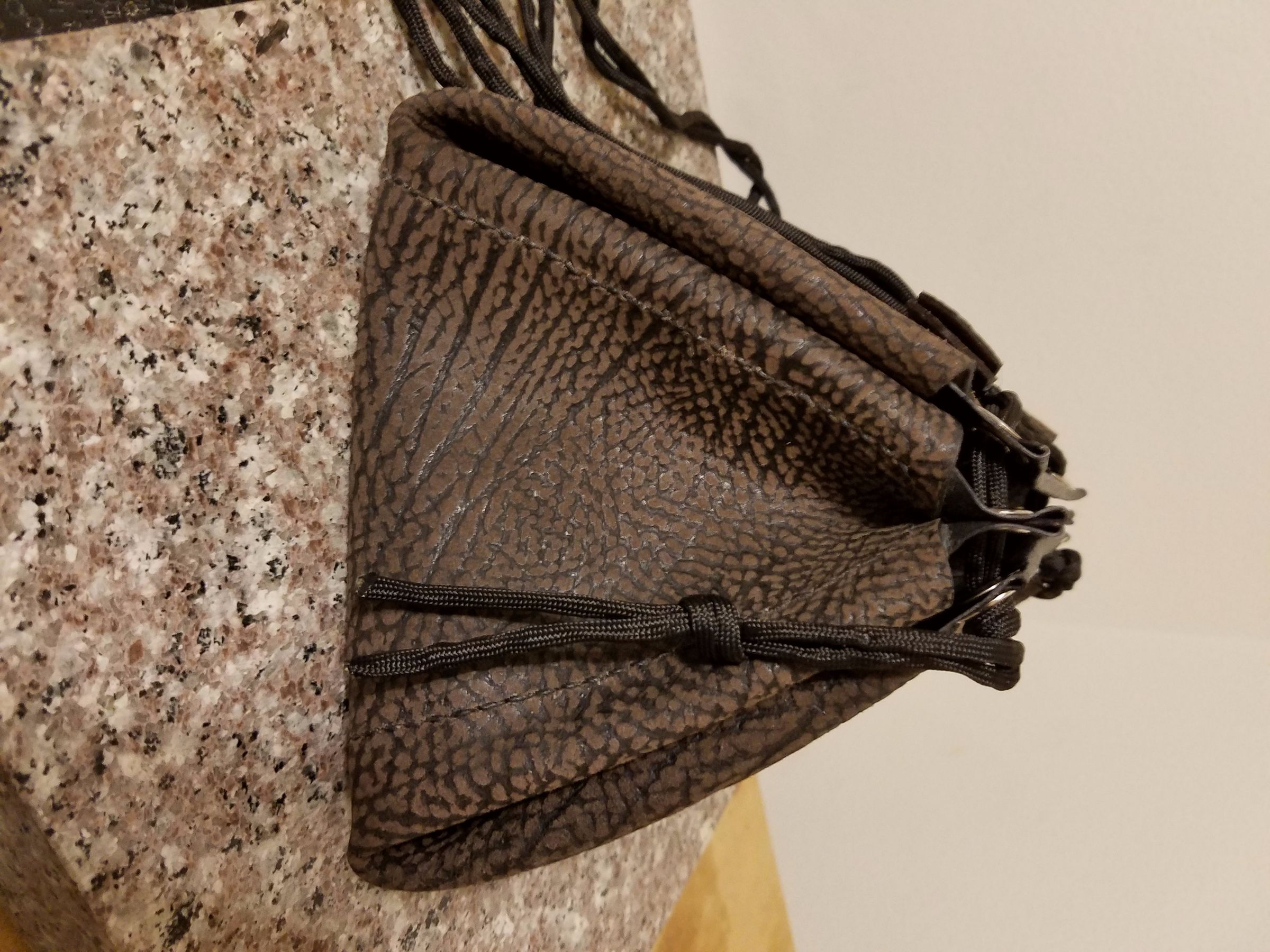 Leather "Traps" Drawstring Purse : 11 Steps (with Pictures) - Instructables