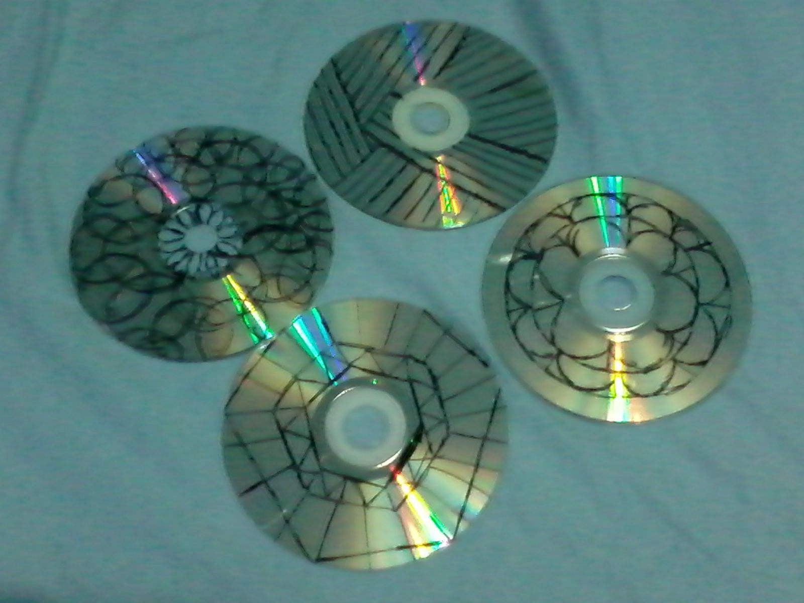 How to Recycle Old CDs : 3 Steps - Instructables