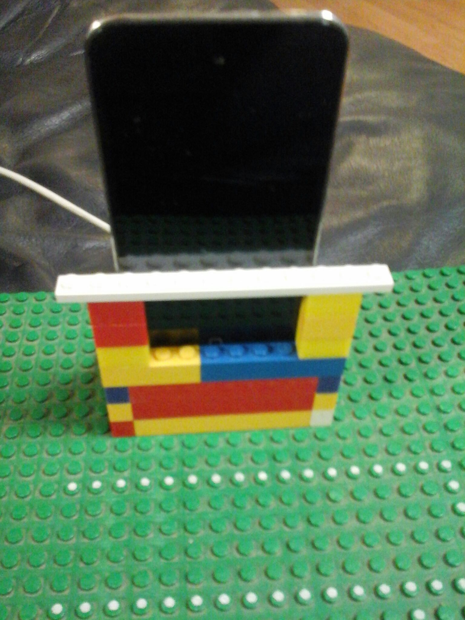 Easy Ipod Docking Station(Lego) : 7 Steps - Instructables