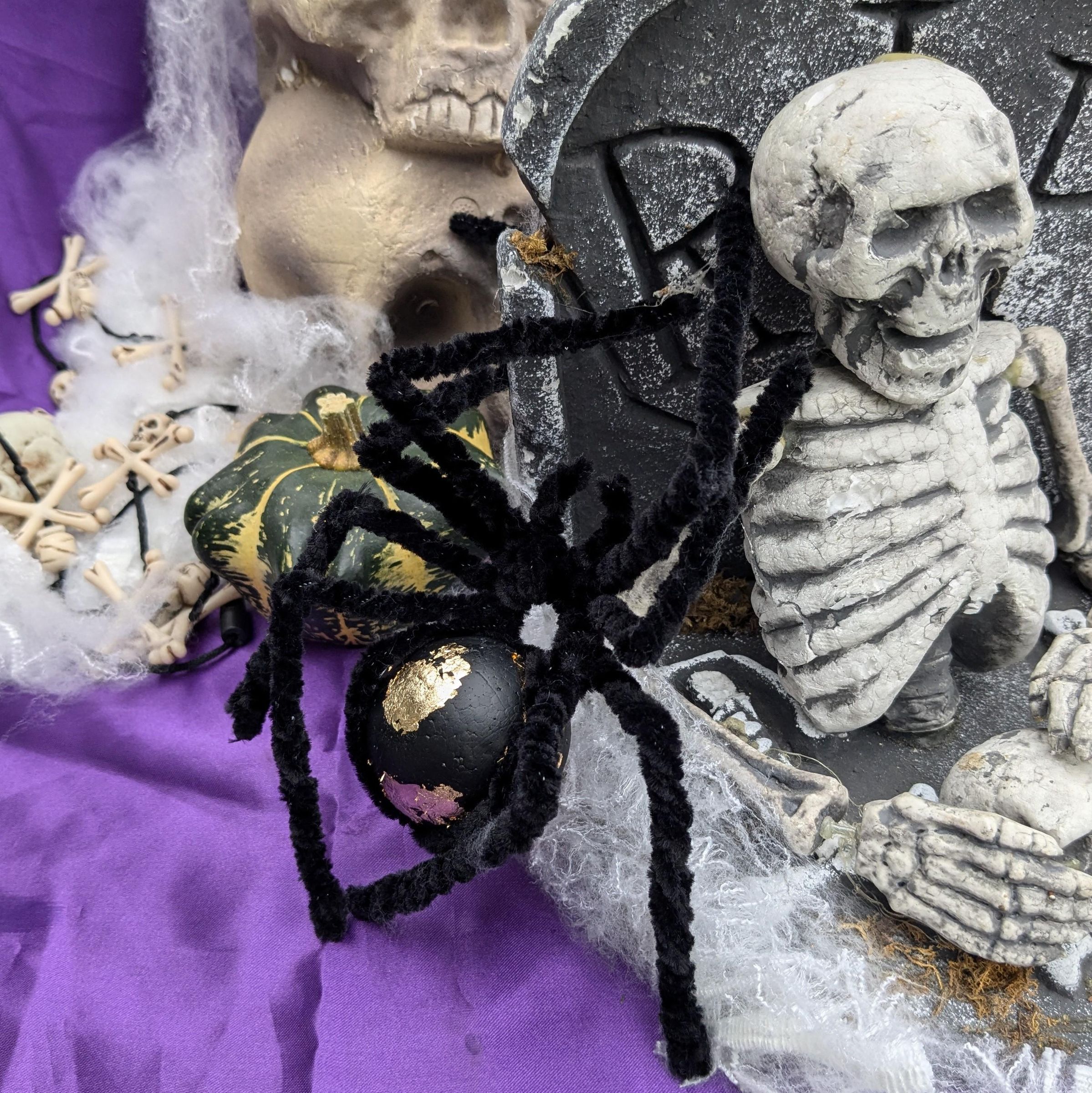 DIY Spooky Pipe-cleaner Spiders : 21 Steps (with Pictures) - Instructables