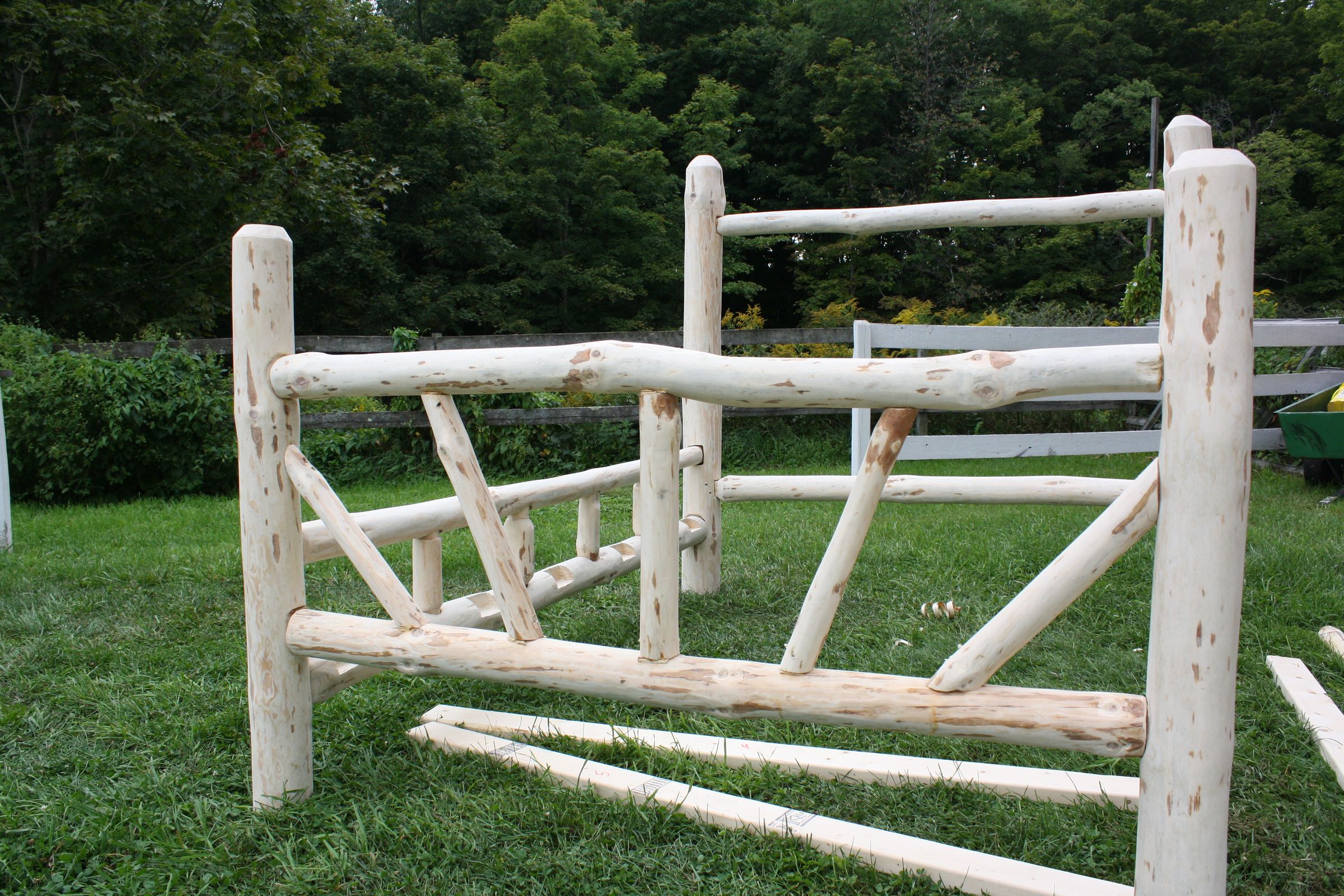 Rustic Bed Frame - Queen Size : 15 Steps (with Pictures) - Instructables