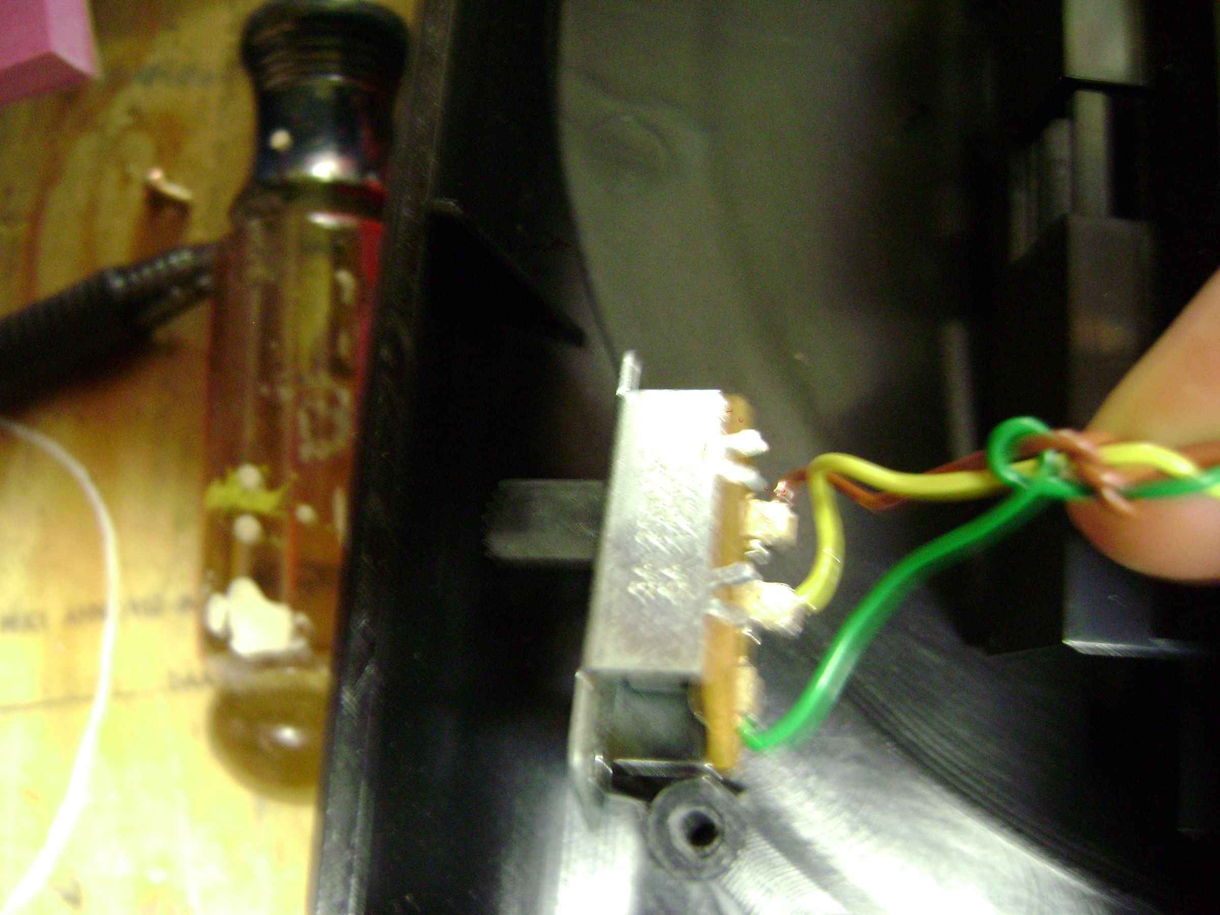 Sega Genesis Model 1 Region Modification : 10 Steps - Instructables