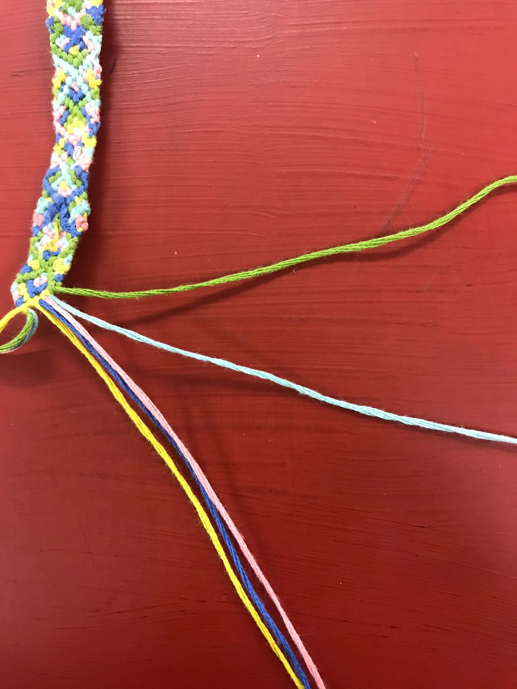 Friendship Bracelet With Teardrop Loop and Triangle Ending : 7 Steps - Instructables