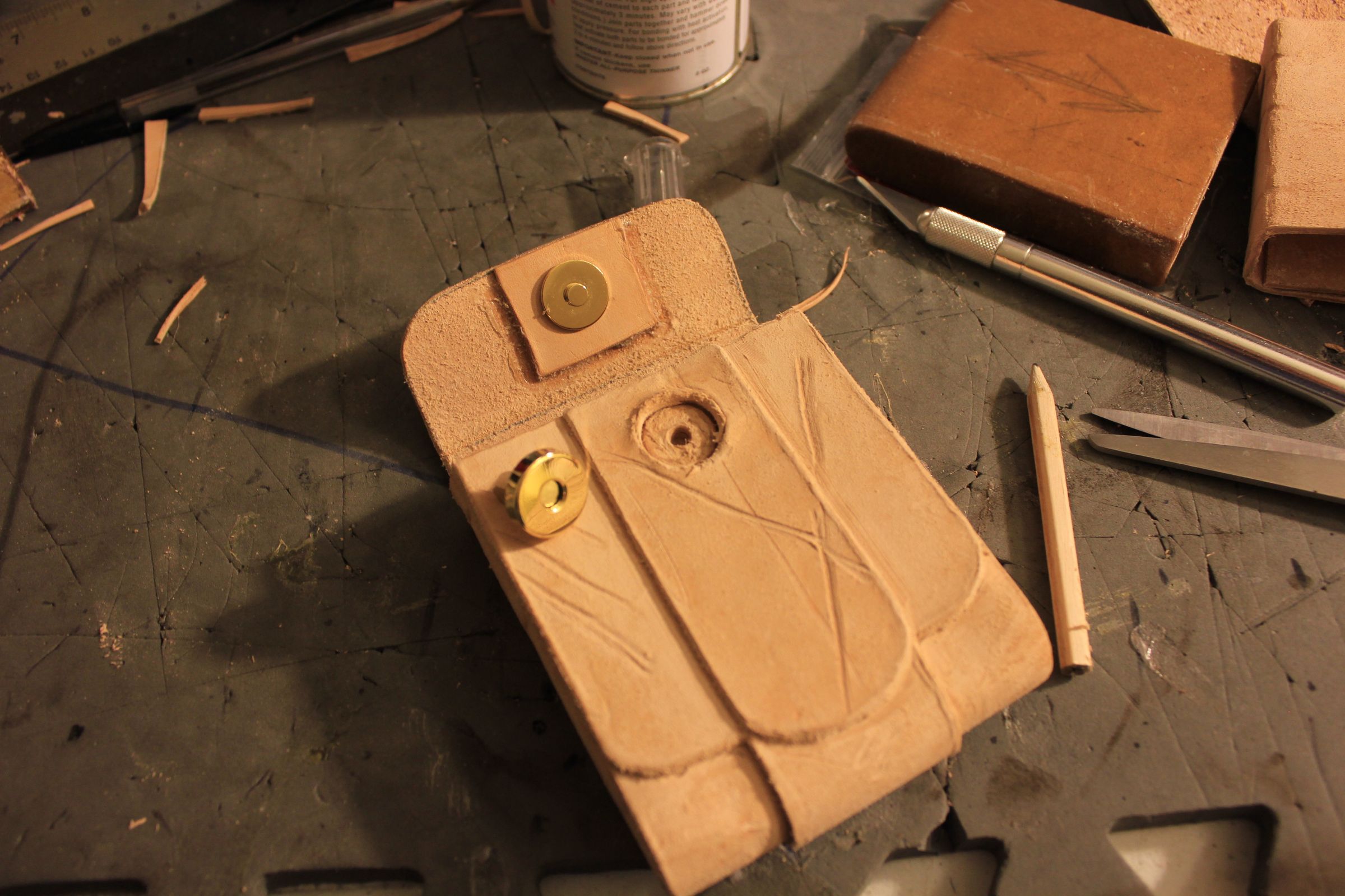 Leather Pouch Tutorial & Intro to Basic Leather Working : 11 Steps ...