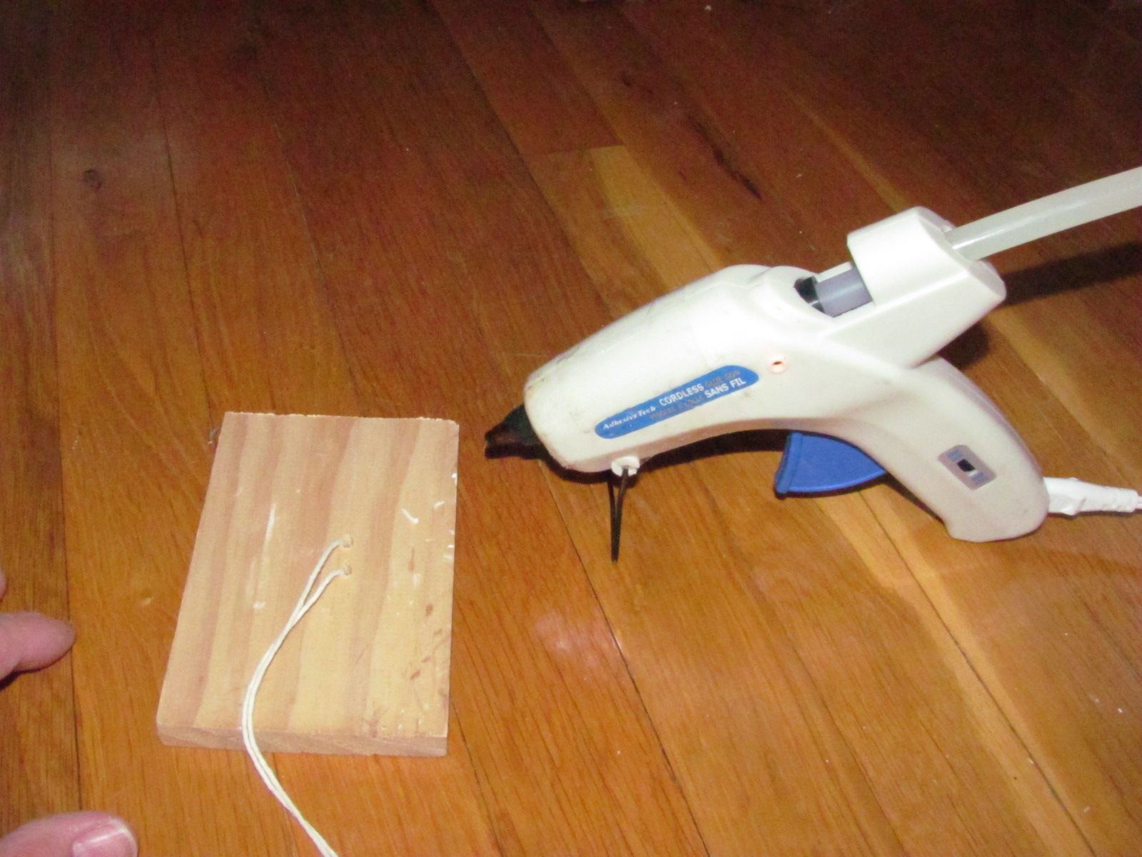 Fix a Hole in Drywall (Sheetrock) : 6 Steps (with Pictures) - Instructables