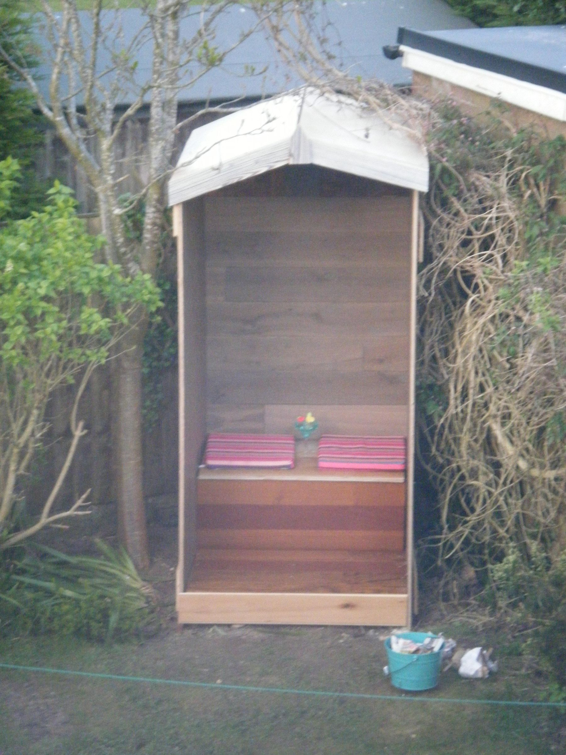 DIY Garden Seat / Outdoor Hut With Cover : 11 Steps - Instructables