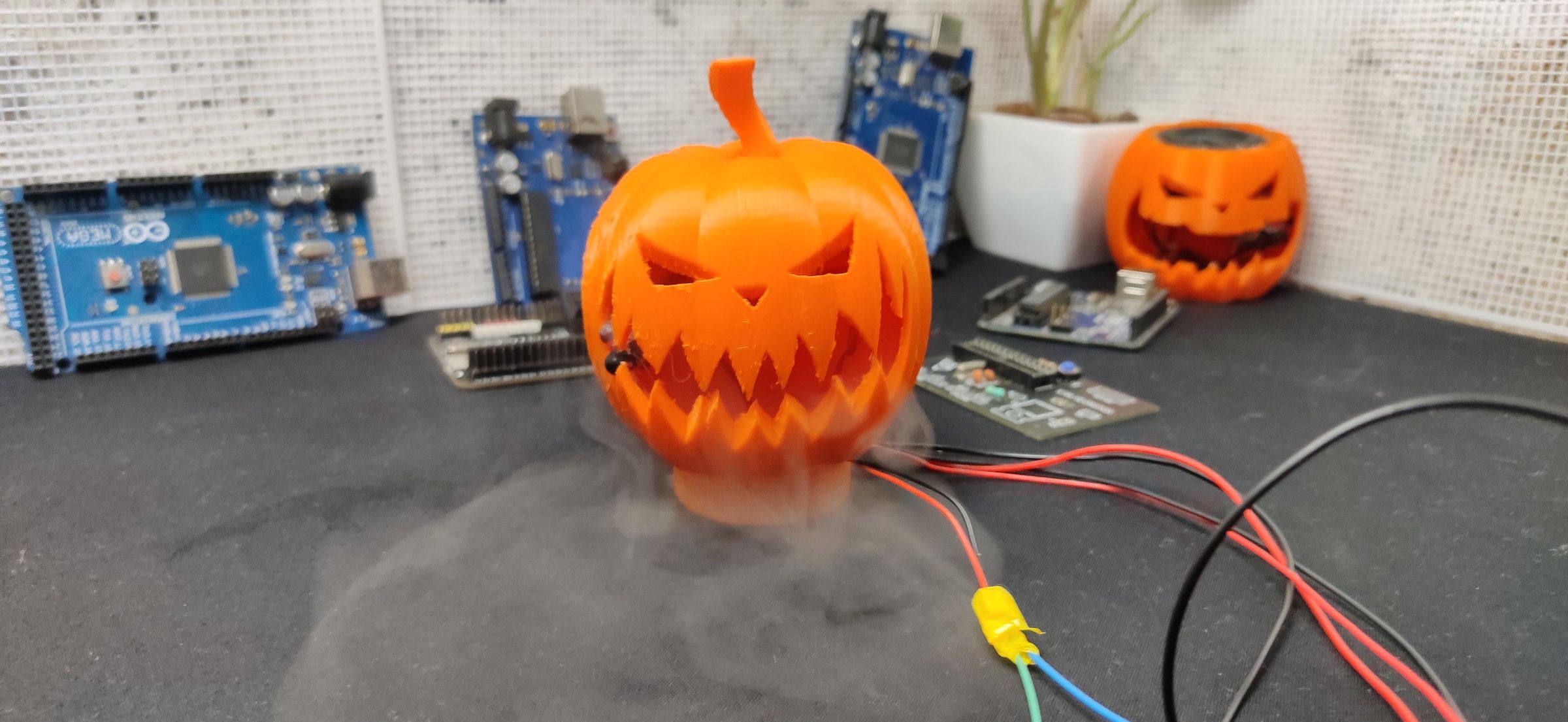 SMOKING HALLOWEEN PUMPKIN USING ARDUINO AND IC 555 : 8 Steps (with ...
