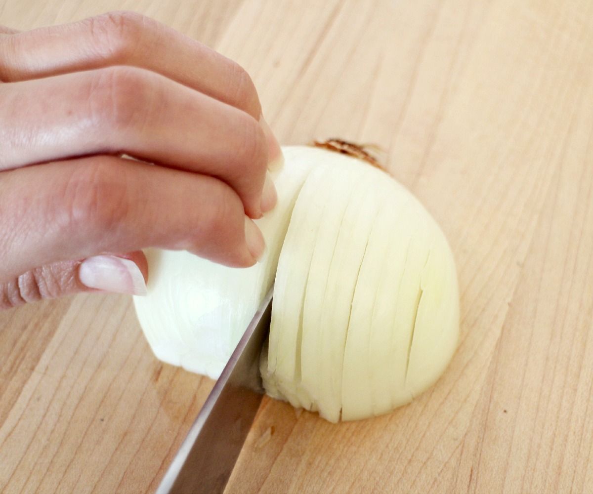 How to Chop an Onion : 9 Steps (with Pictures) - Instructables