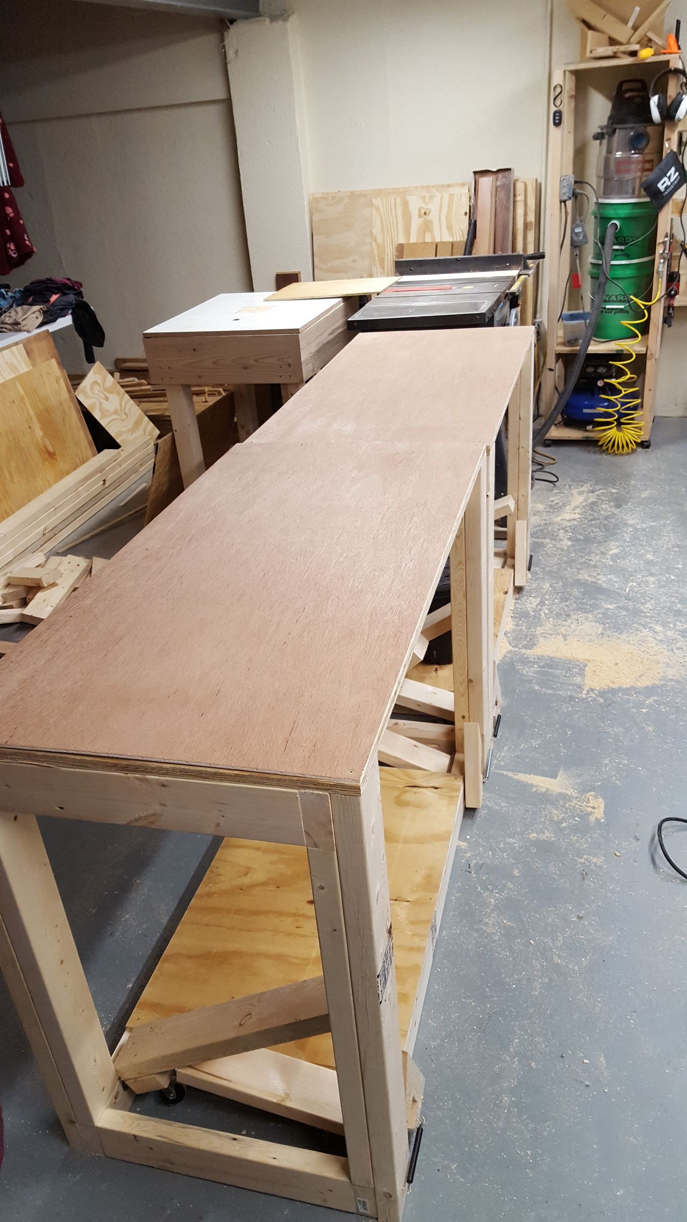 Simple Movable Assembly/Outfeed Tables : 7 Steps (with Pictures ...