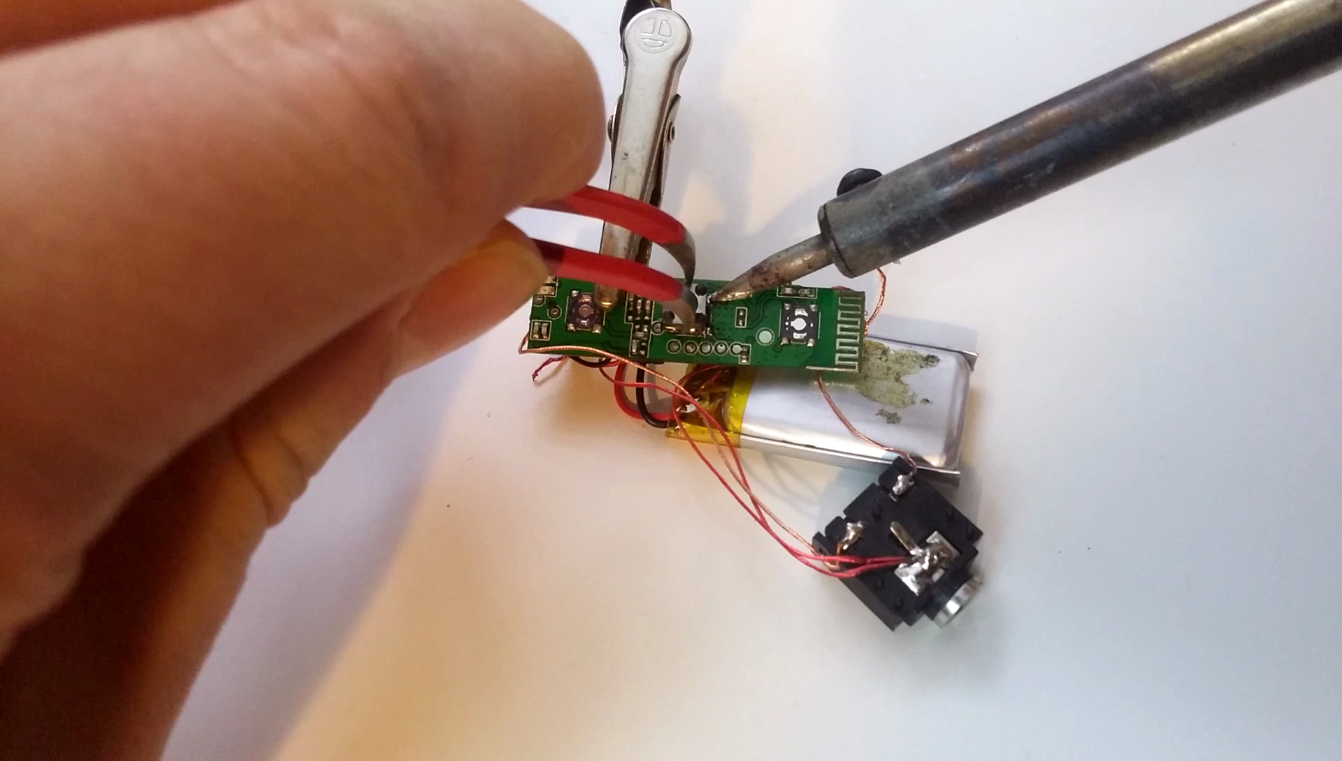 DIY Bluetooth Adapter for ANY Headphones : 11 Steps (with Pictures ...