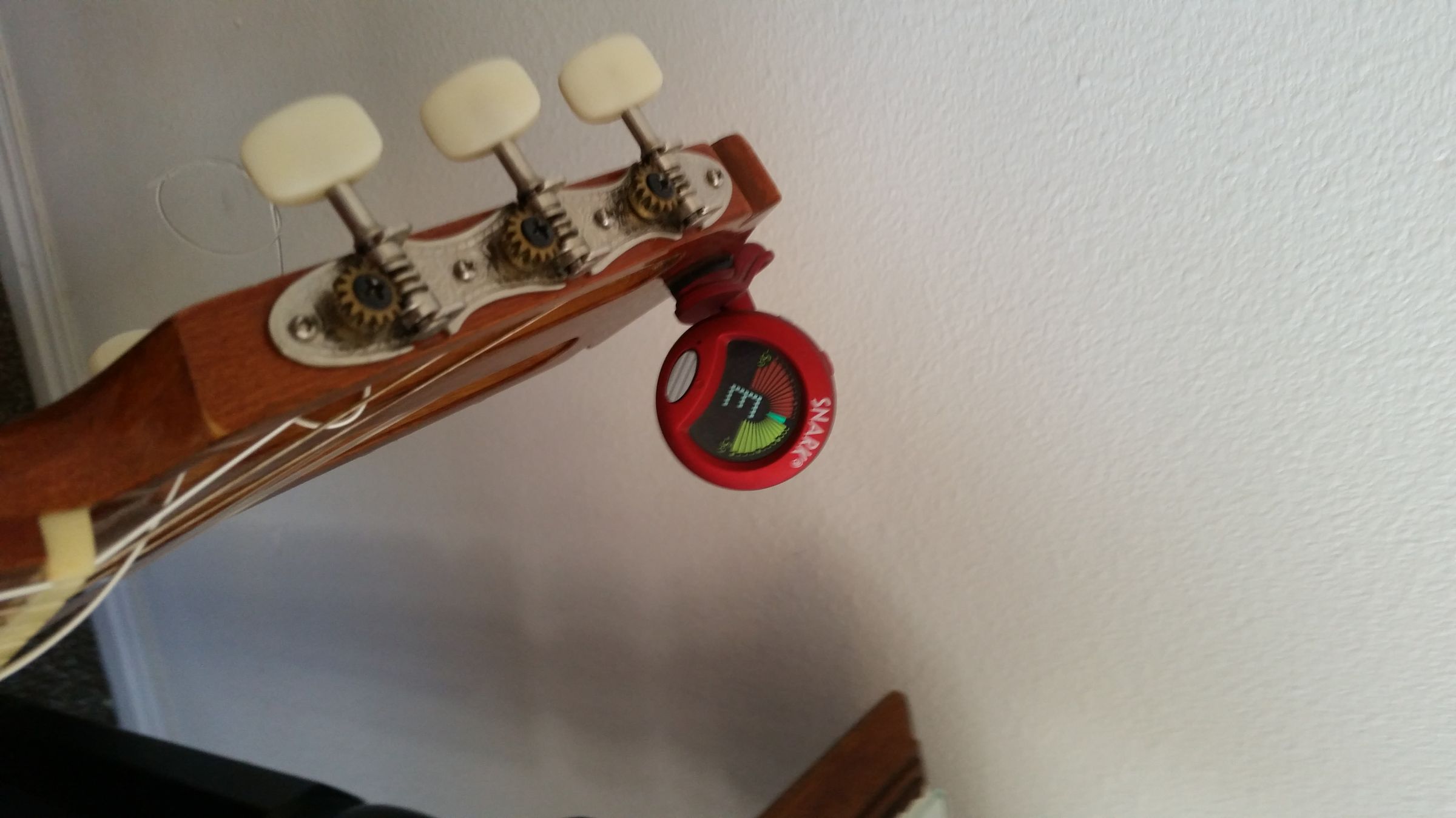 How to Re-string a Classical Guitar : 11 Steps (with Pictures ...