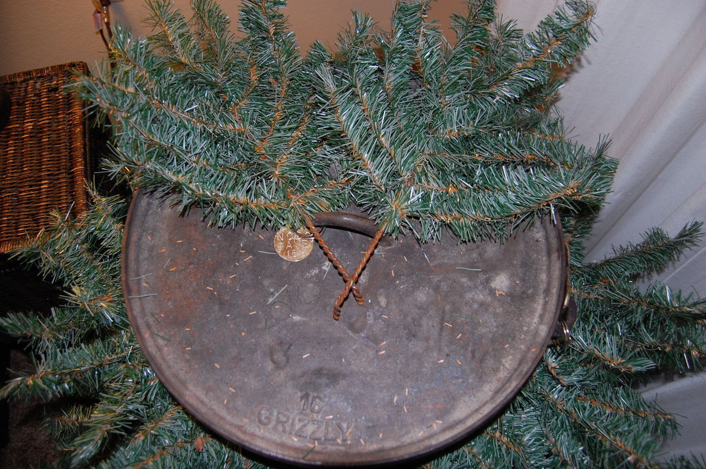 Cast Iron Dutch Oven Christmas Tree : 7 Steps - Instructables