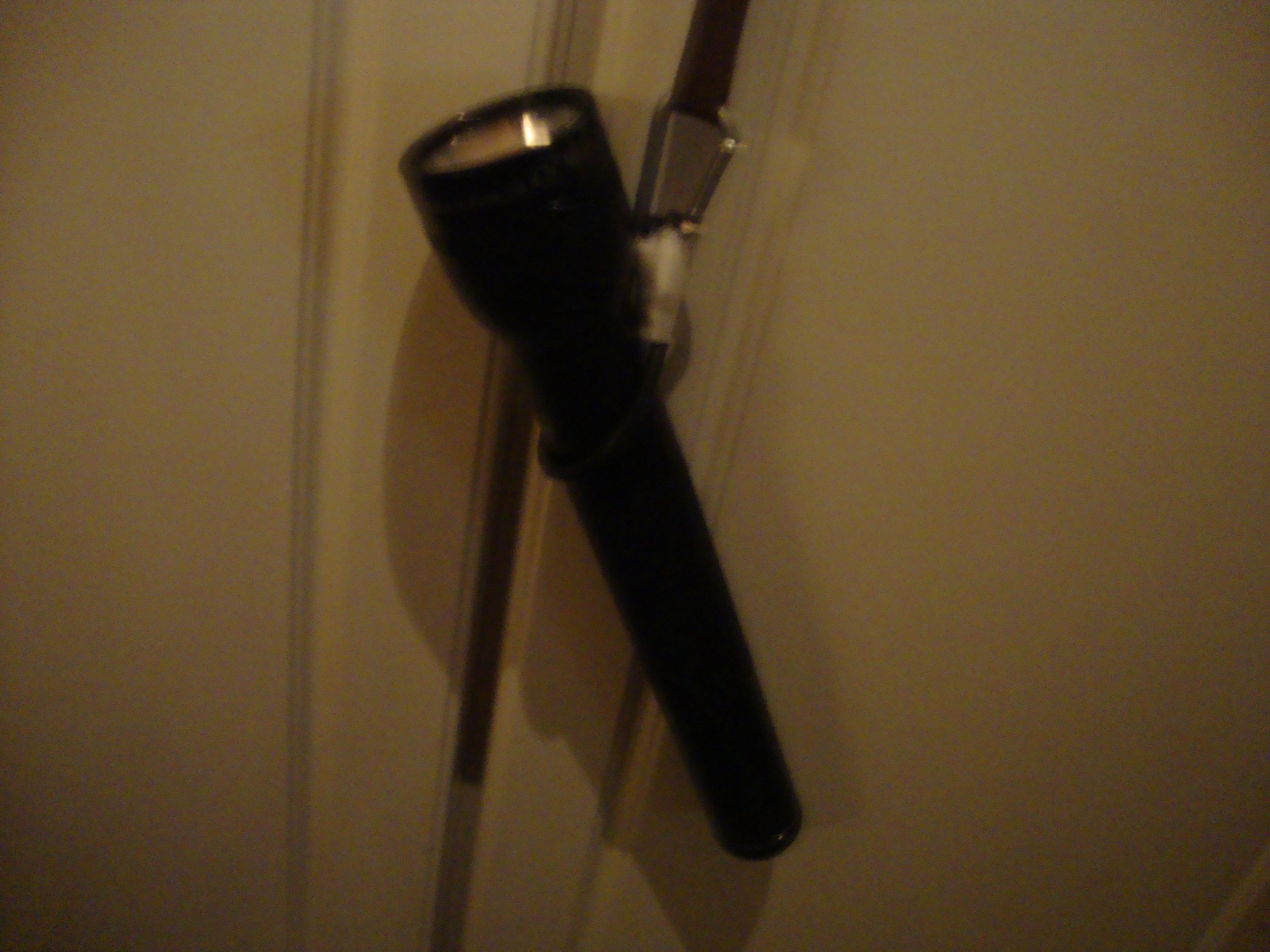 Maglite Belt Holster for All Big Maglites : 4 Steps - Instructables