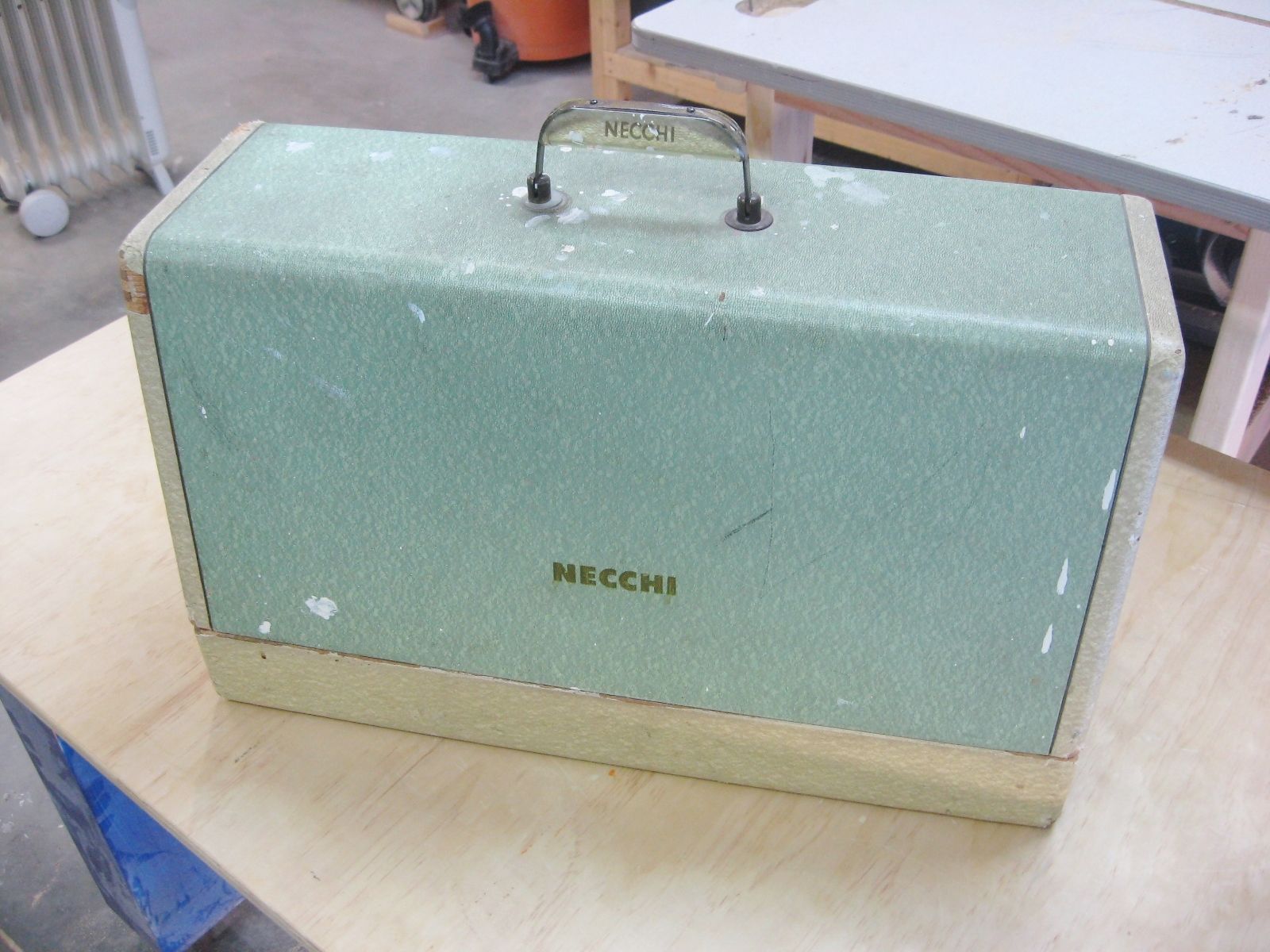 Refinish an Old Wooden Sewing Case : 13 Steps (with Pictures ...