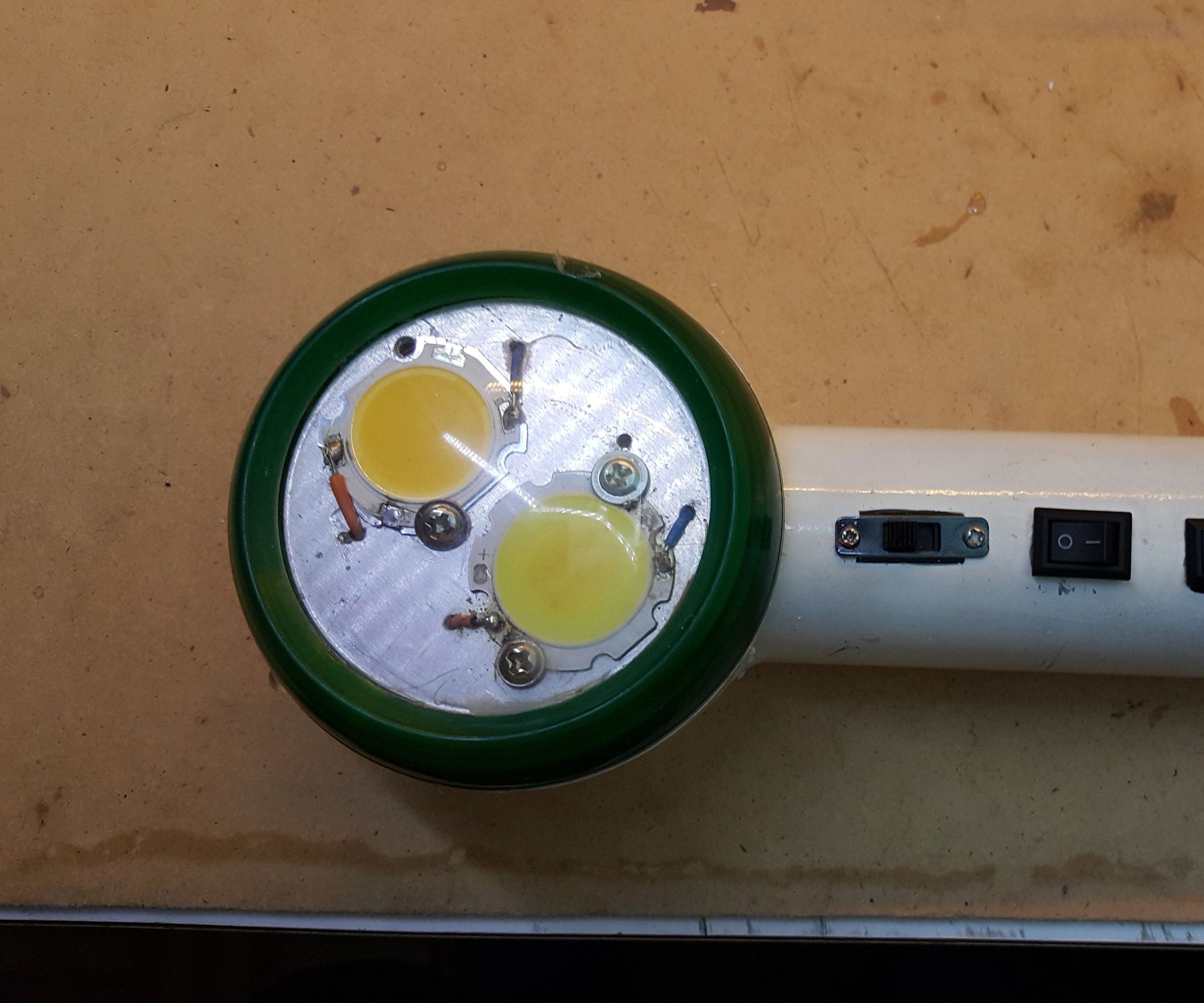 A Powerful Rechargeable Flashlight : 4 Steps (with Pictures) - Instructables