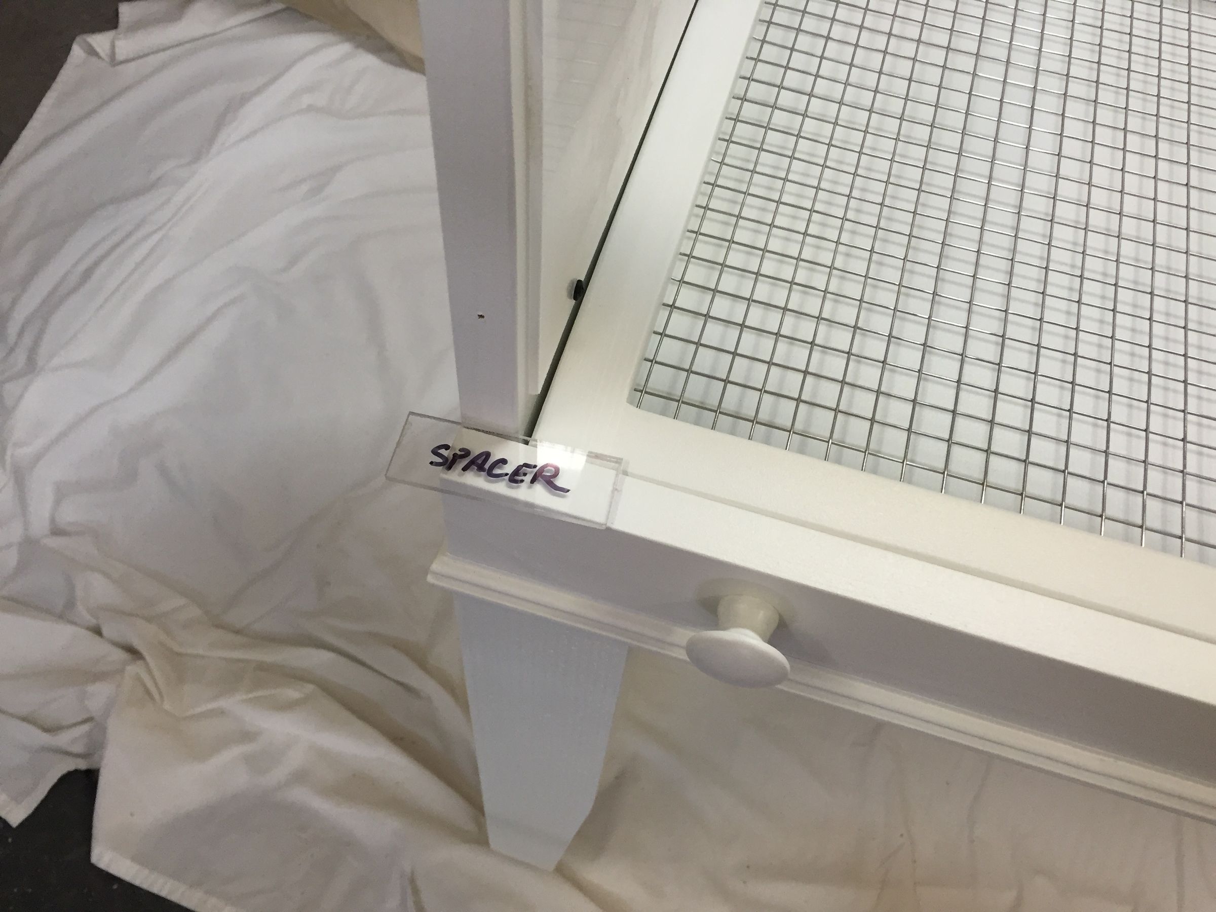 Jennifer's Display Cage W/Removable Divider - Instructables