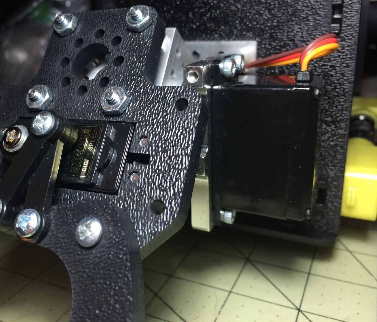 Remote Control Gripper Bot : 16 Steps - Instructables