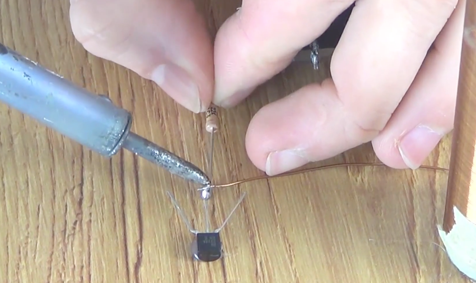 How to Make a Mini Tesla Coil 9V : 11 Steps - Instructables