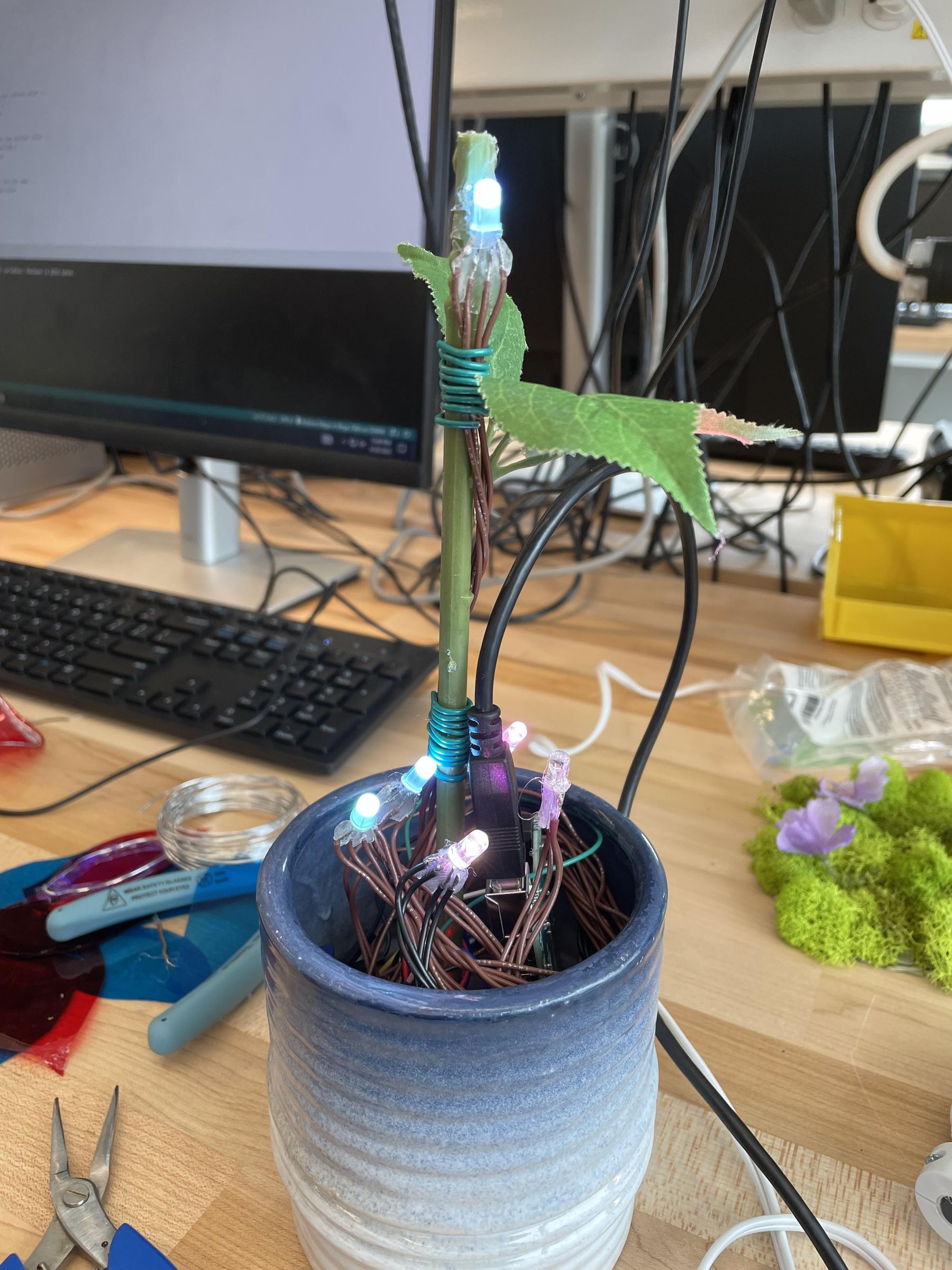 Rotating Flower With Glowing Ambiance : 5 Steps - Instructables