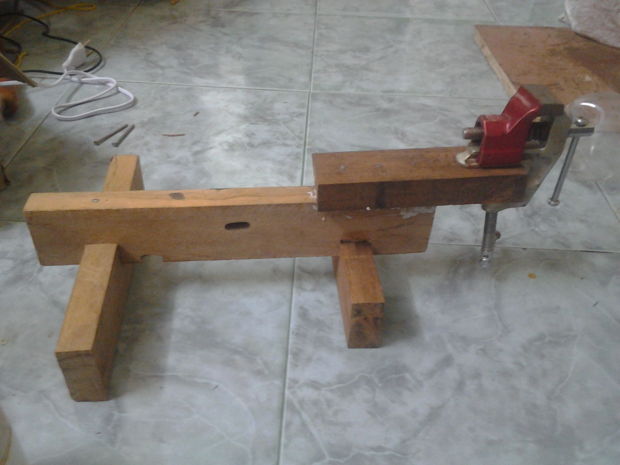 MY BENCH VISE WITH STAND - Instructables