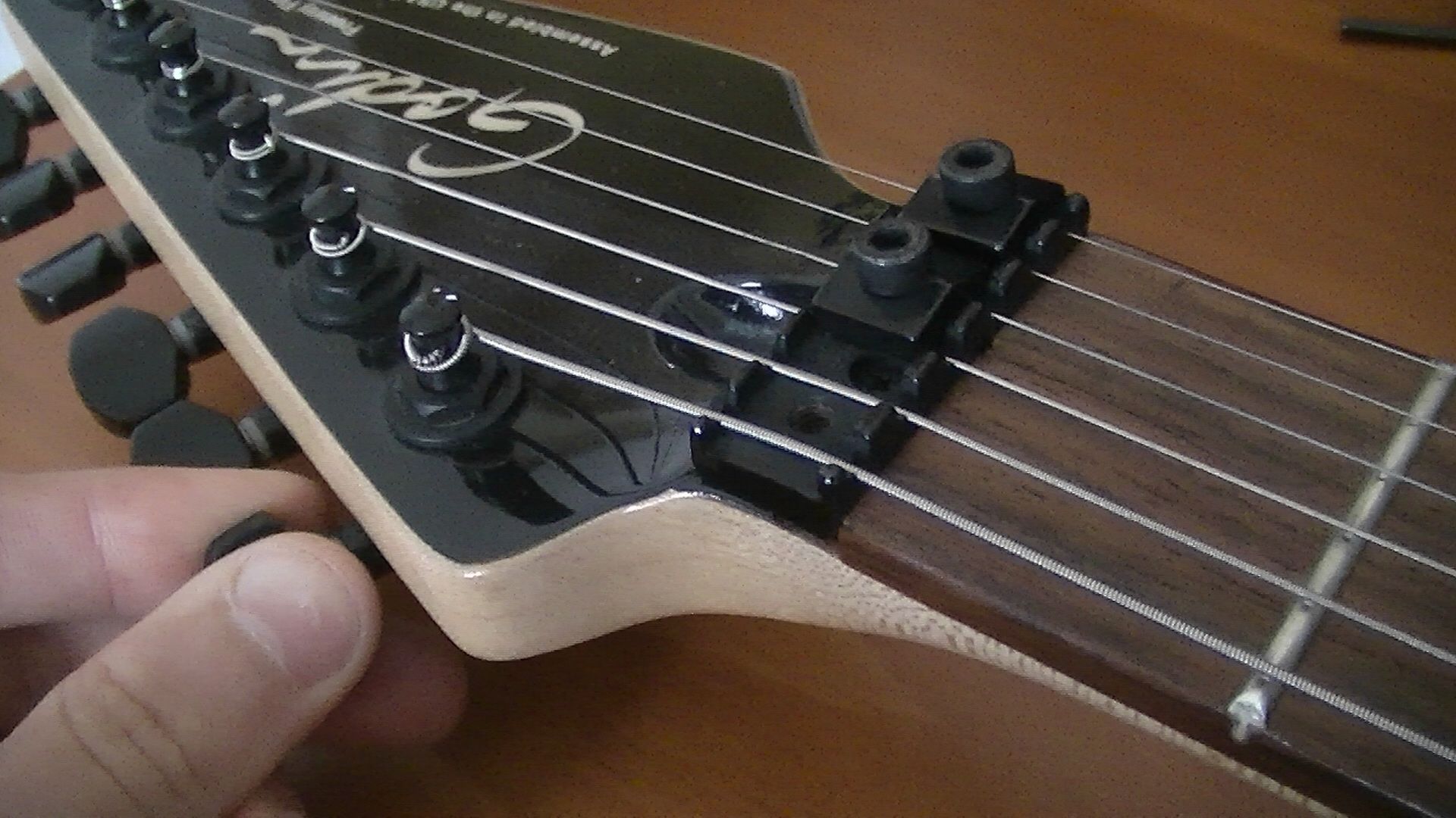 Change Floyd Rose Guitar's String : 10 Steps - Instructables