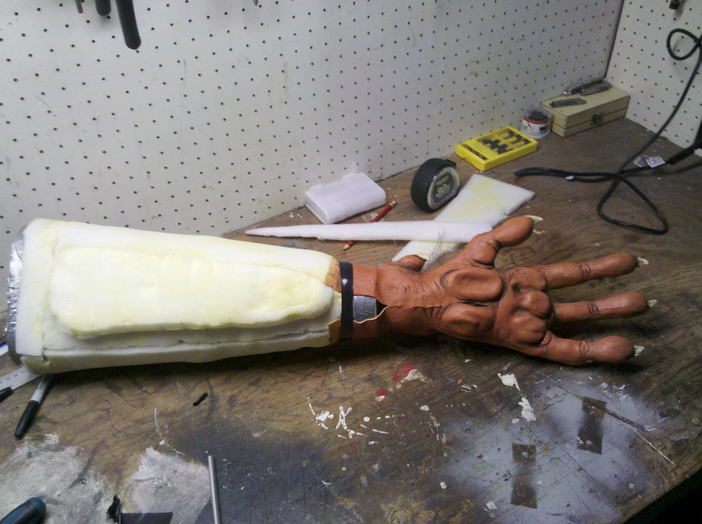 "Creature Reacher" 9 Ft Werewolf Monster Costume : 5 Steps (with ...