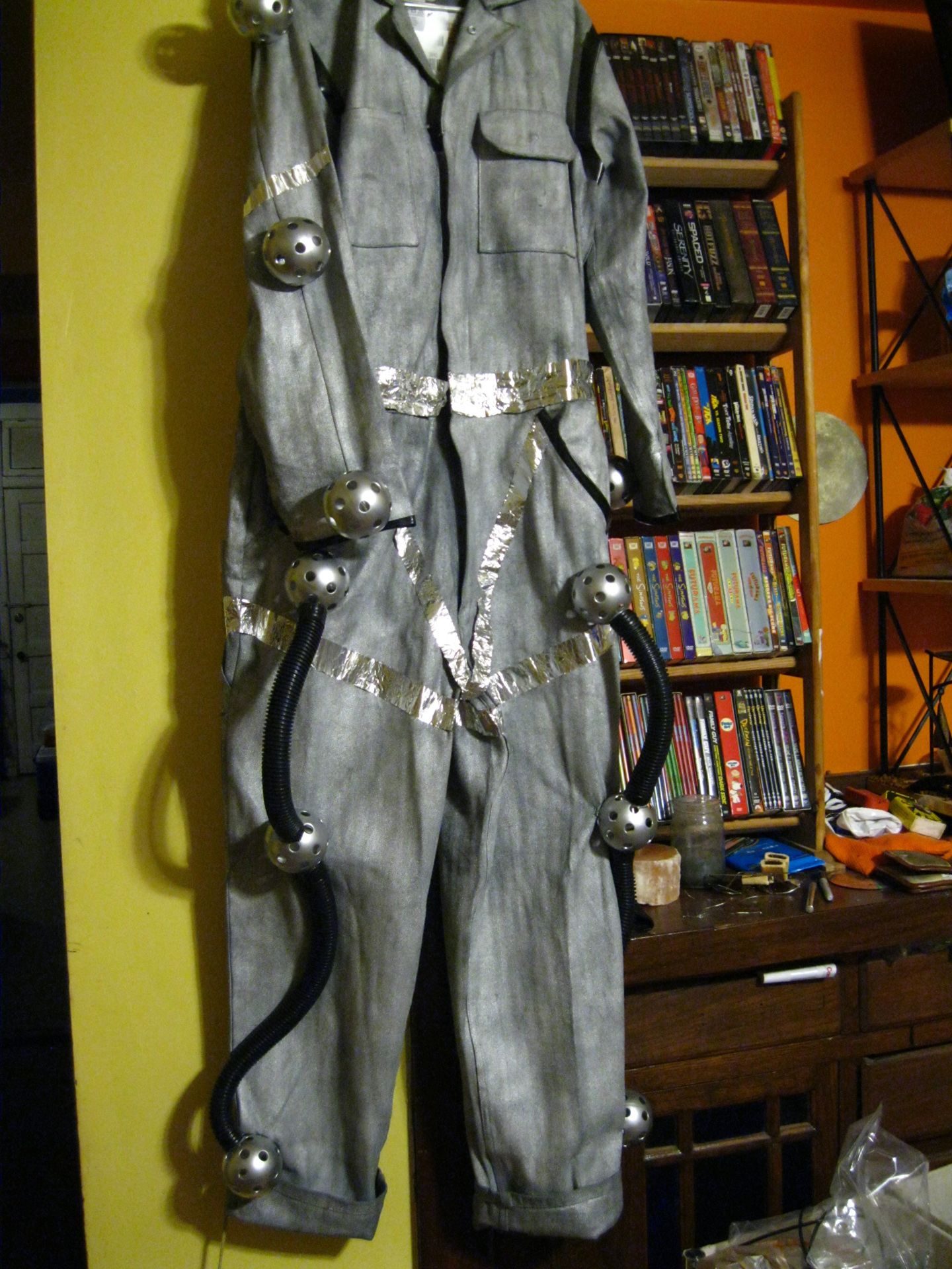 DOCTOR WHO CYBERMAN COSTUME : 5 Steps (with Pictures) - Instructables