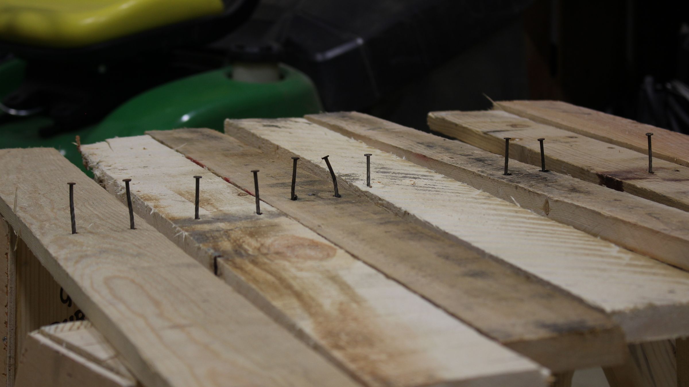 How to Efficiently Disassemble a Pallet in Three Easy Steps : 4 Steps ...