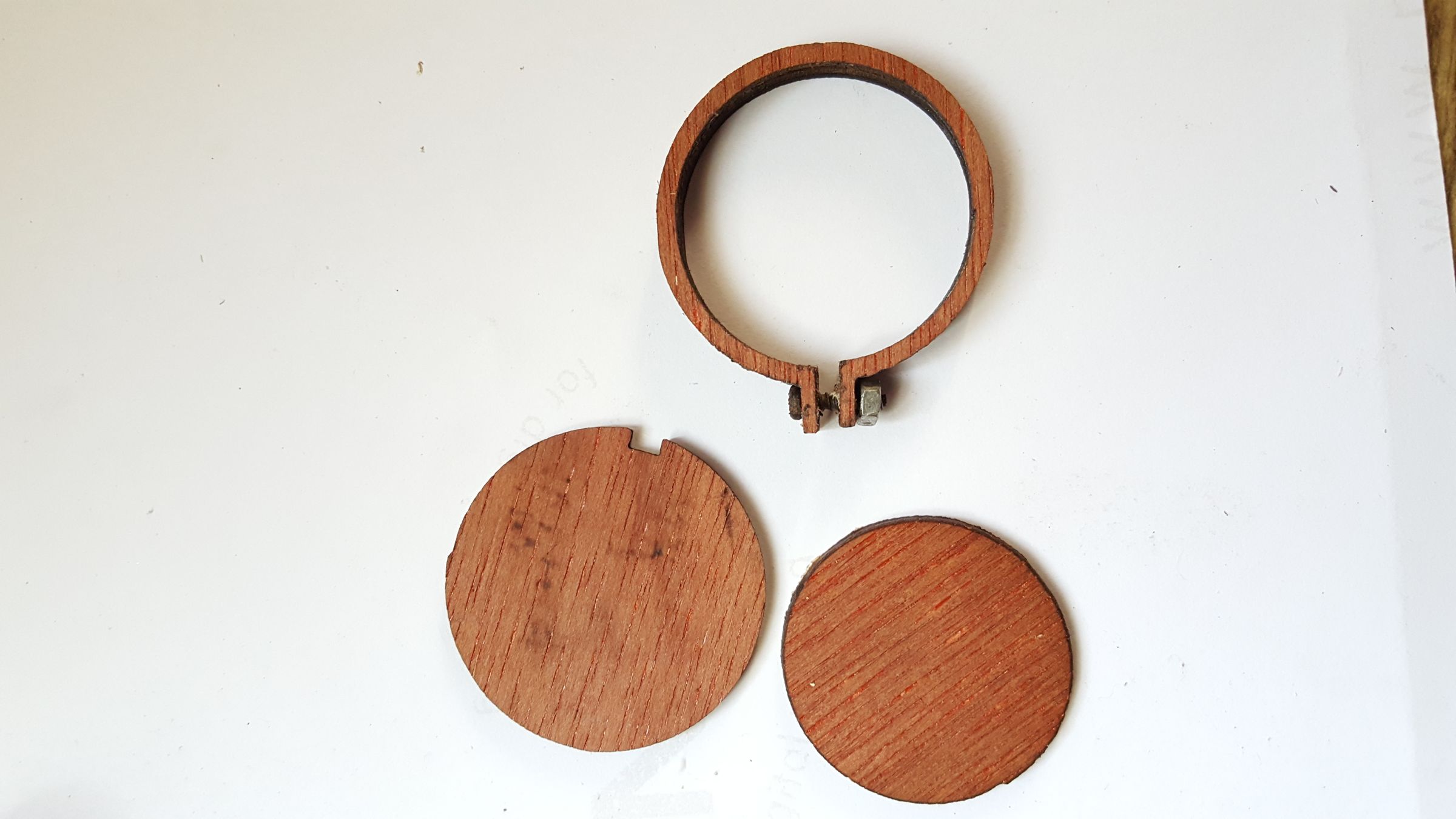 Pocket Sized Embroidery Hoop. : 5 Steps (with Pictures) - Instructables