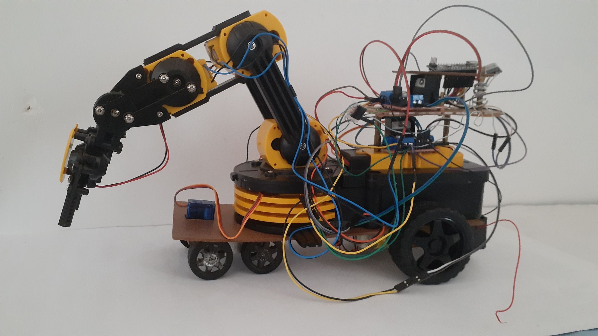 Wireless Robot Arm Which Is Moveable and Controlled by Bluetooth Voice ...