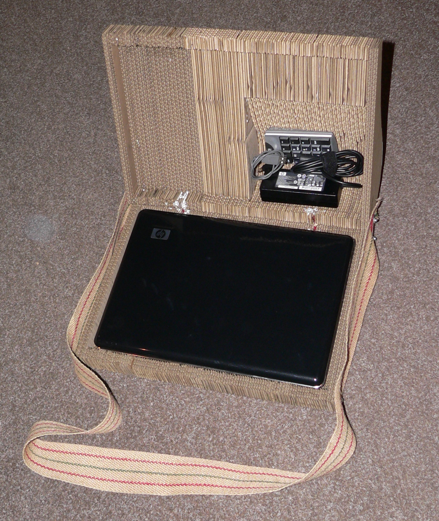 Beautiful and Ecological, Cardboard Laptop Case : 7 Steps (with ...