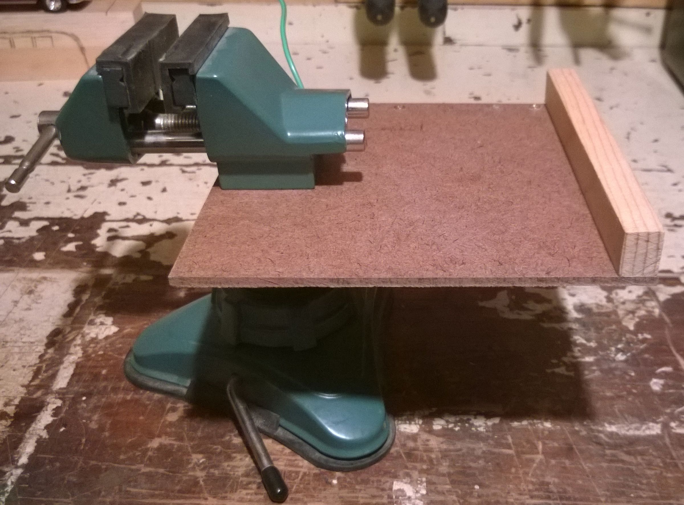 Helping Hands Vise : 4 Steps (with Pictures) - Instructables