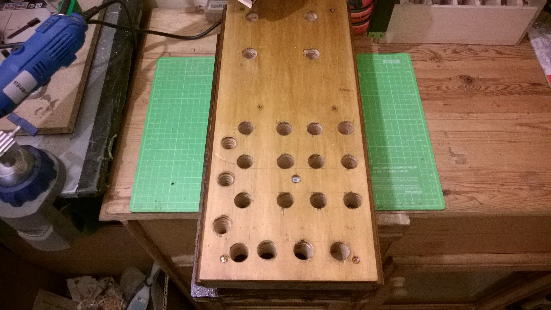 VERSATILE MINI WORKBENCH : 13 Steps - Instructables