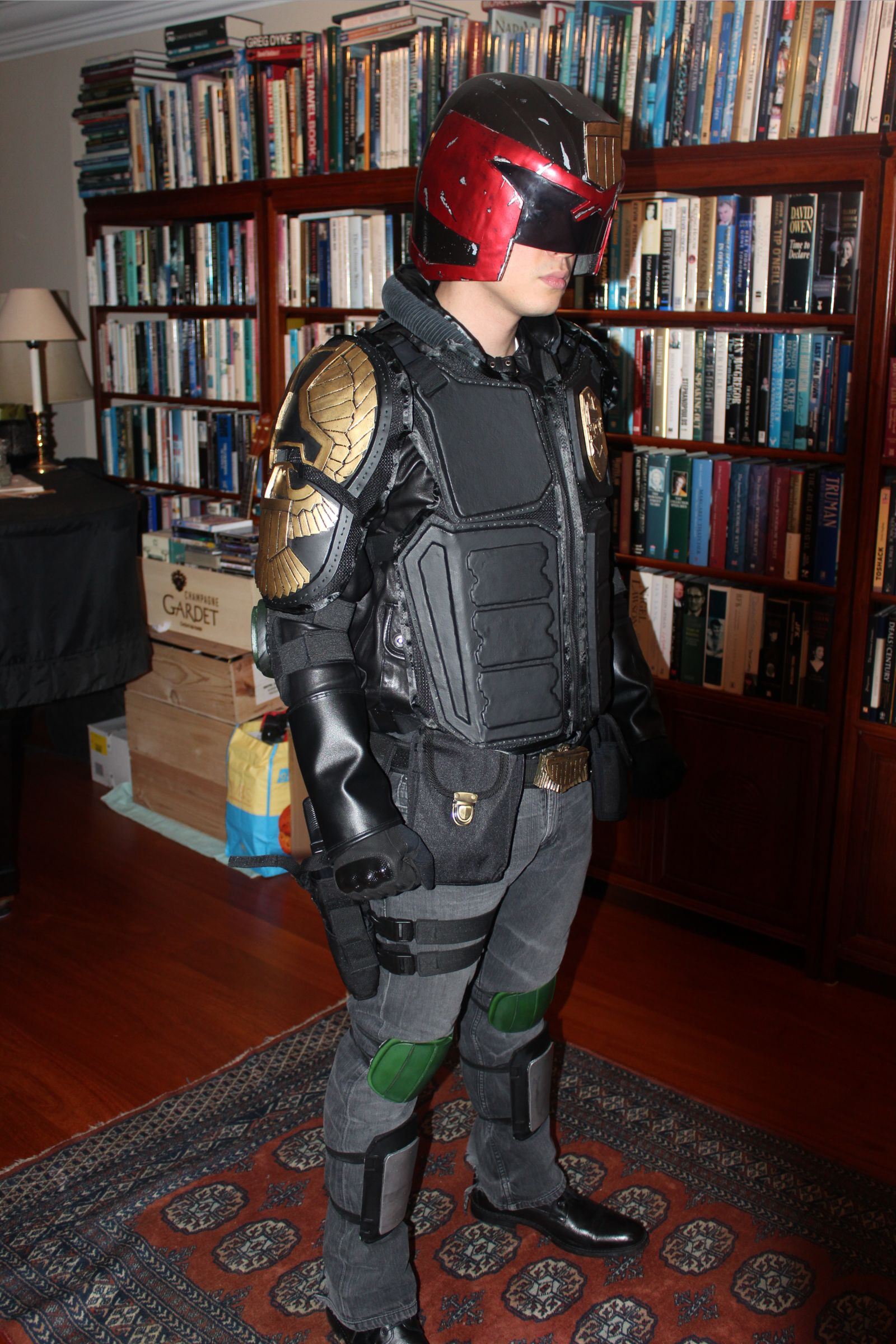Dredd 2012 Costume Tutorial : 21 Steps - Instructables