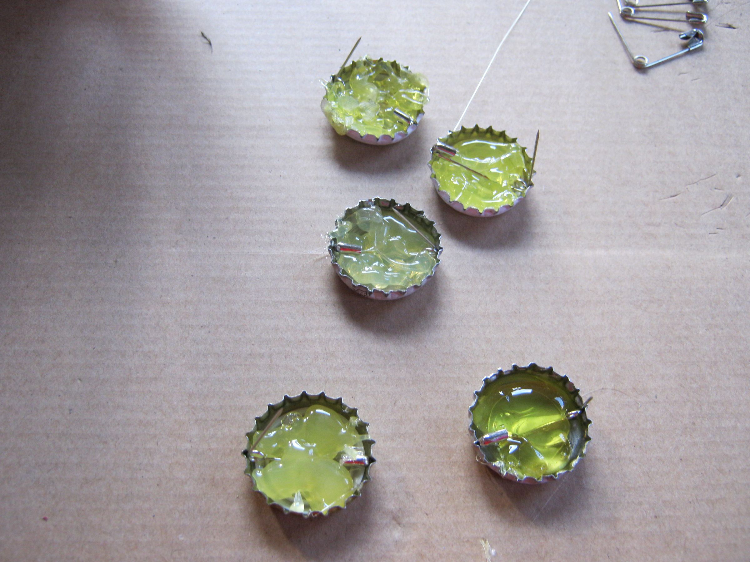 Beer Cap Buttons : 4 Steps - Instructables