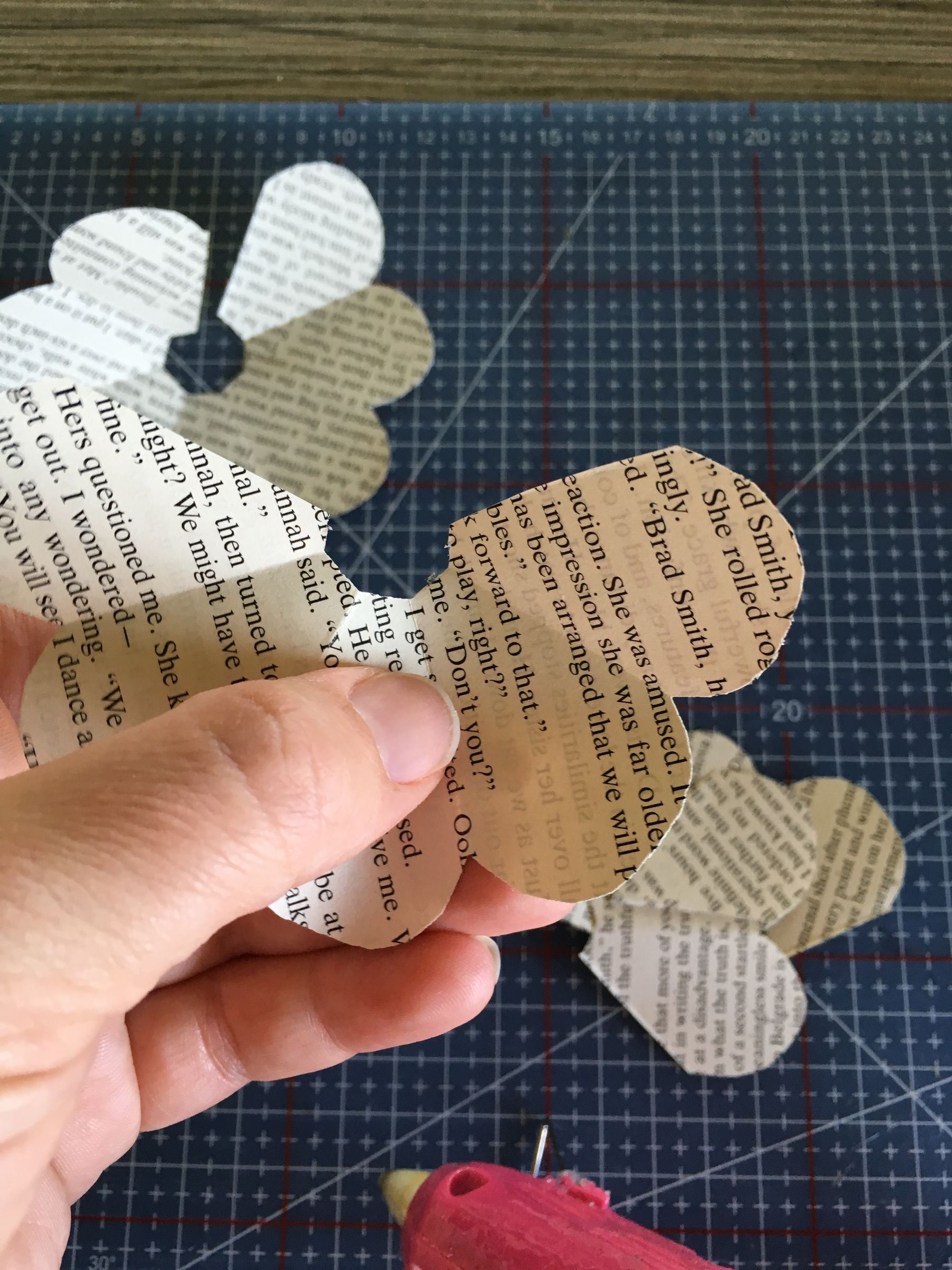 Book Page Roses : 5 Steps (with Pictures) - Instructables
