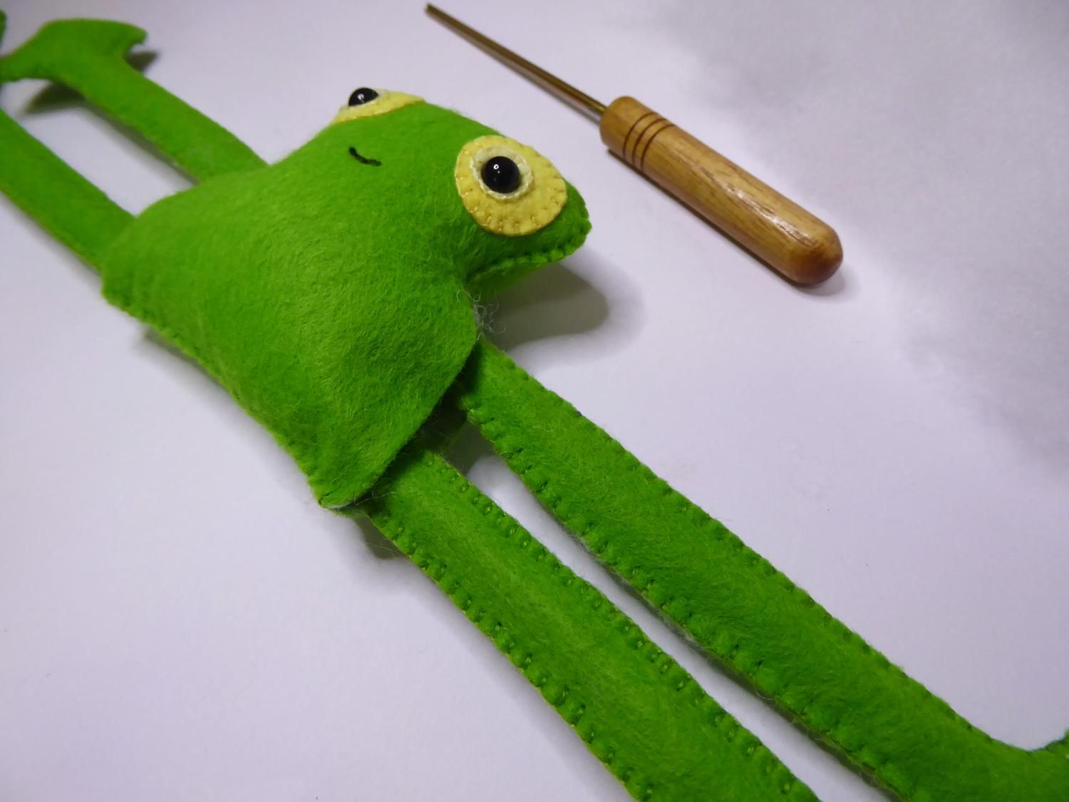 Cute Felt Frog Pal Wire Form Posable Sculpture : 11 Steps (with ...