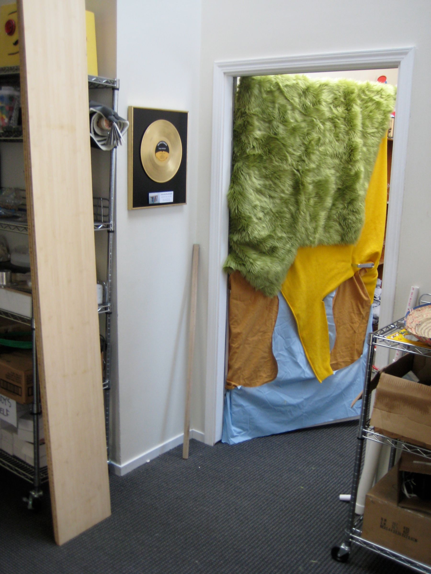 How to Redecorate the Office When Everyone Is Gone : 7 Steps (with ...