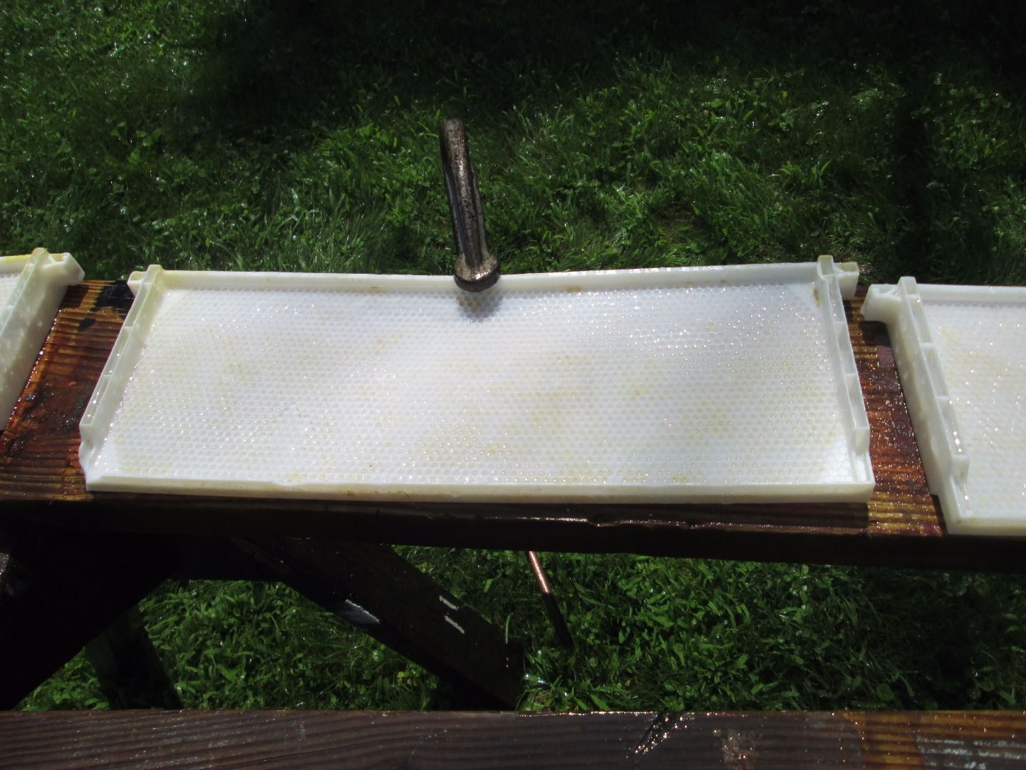Salvaging Plastic Beehive Frames : 4 Steps - Instructables