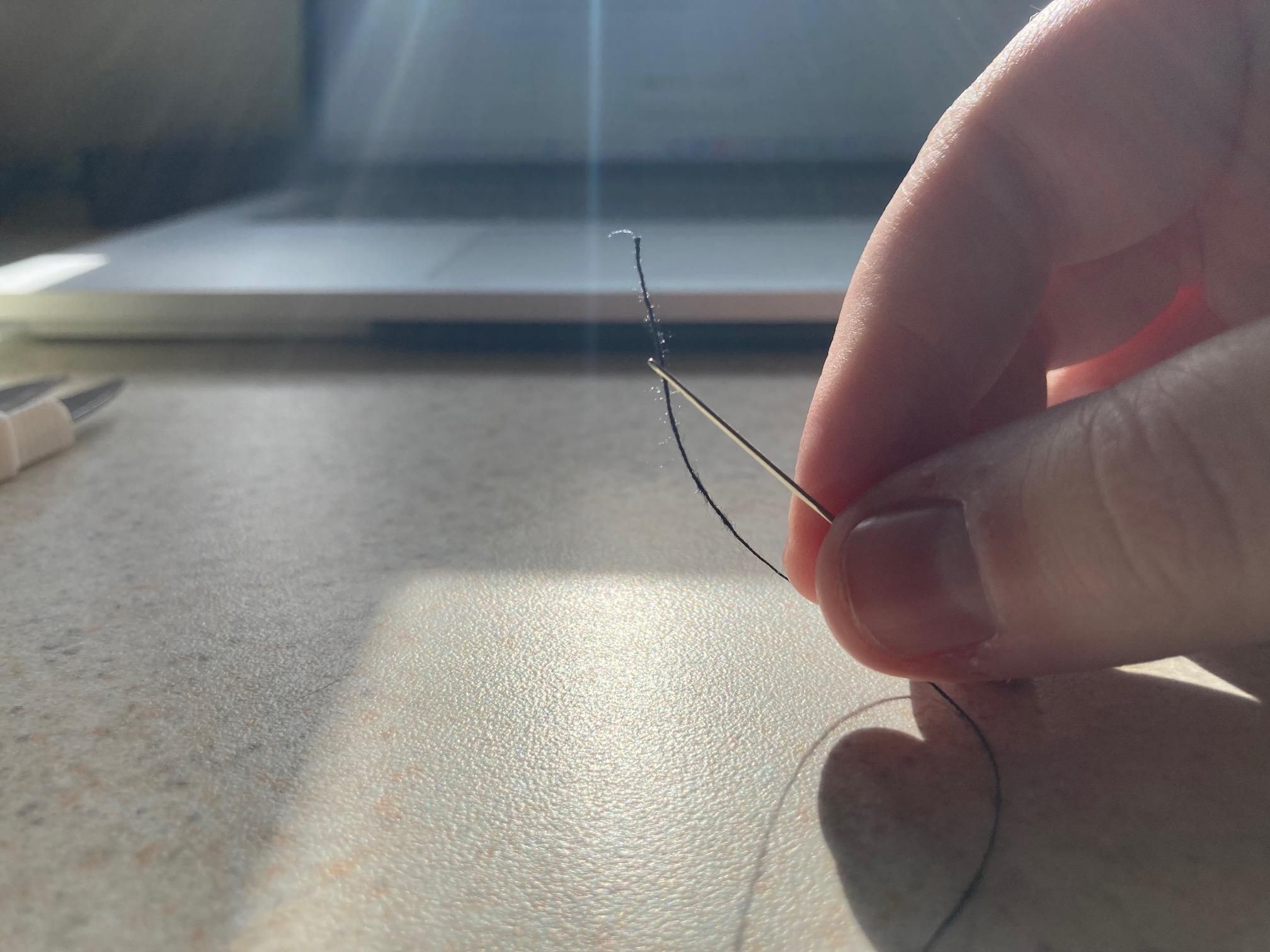 How to Thread a Needle : 7 Steps (with Pictures) - Instructables