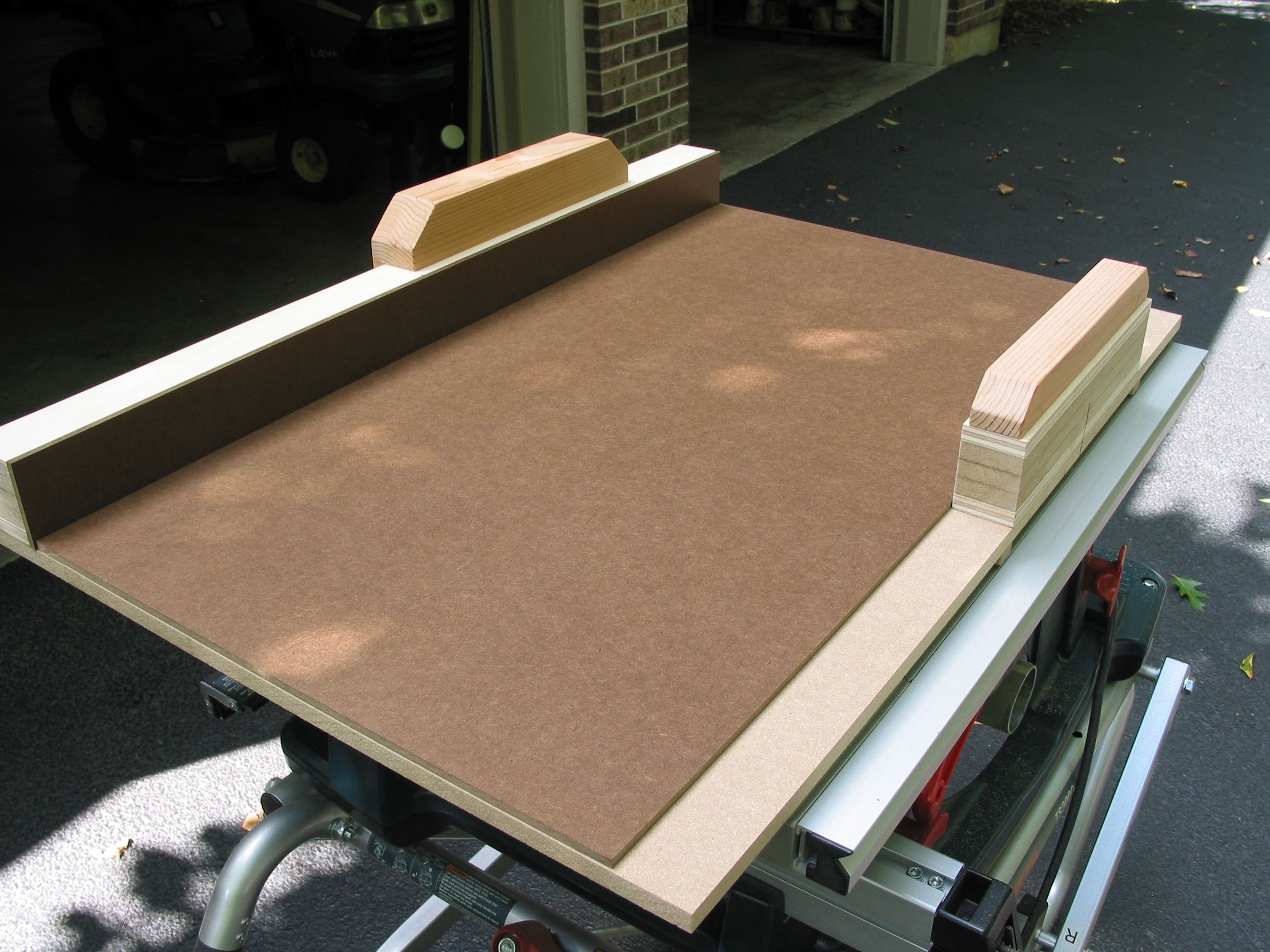 6 Tips to Building a Better Cross-cut Sled for Your Tablesaw : 9 Steps ...
