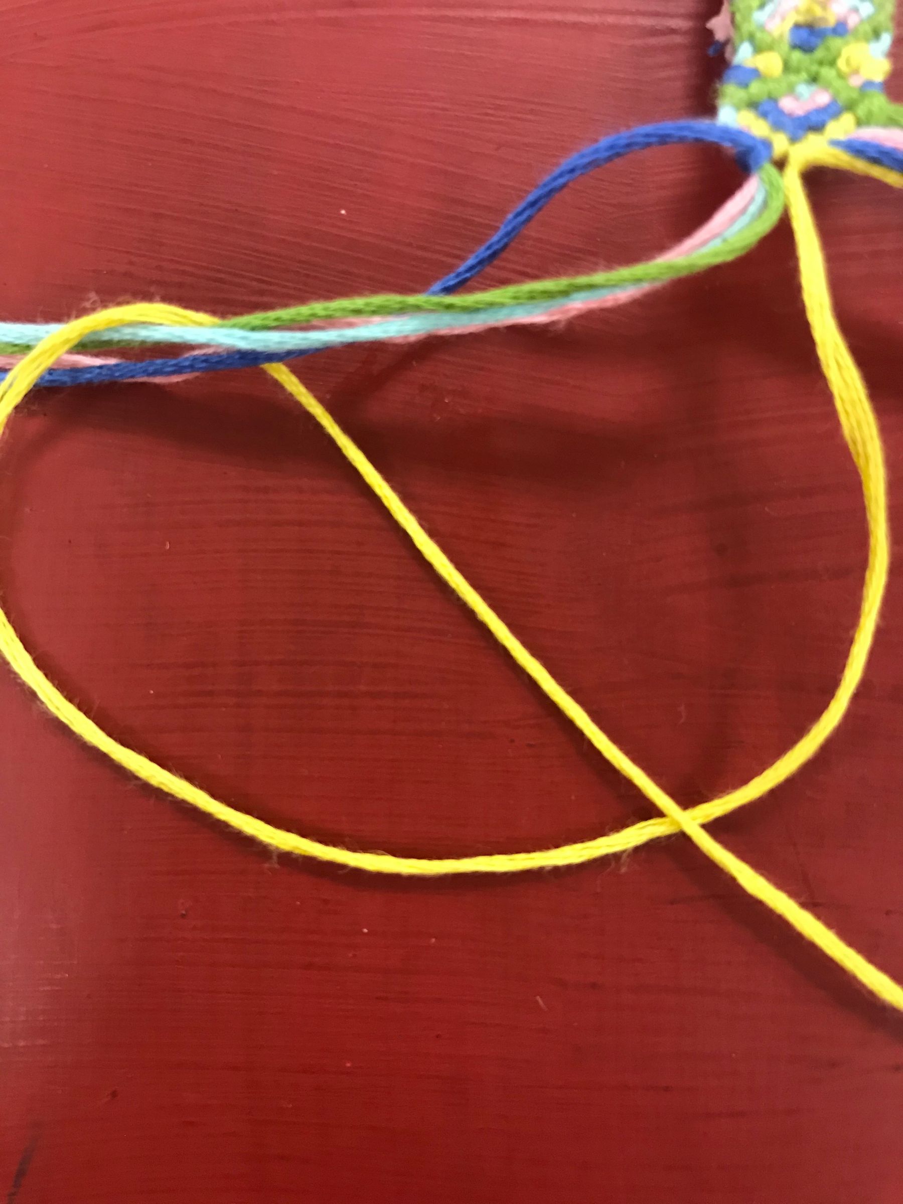 Friendship Bracelet With Teardrop Loop and Triangle Ending : 7 Steps - Instructables